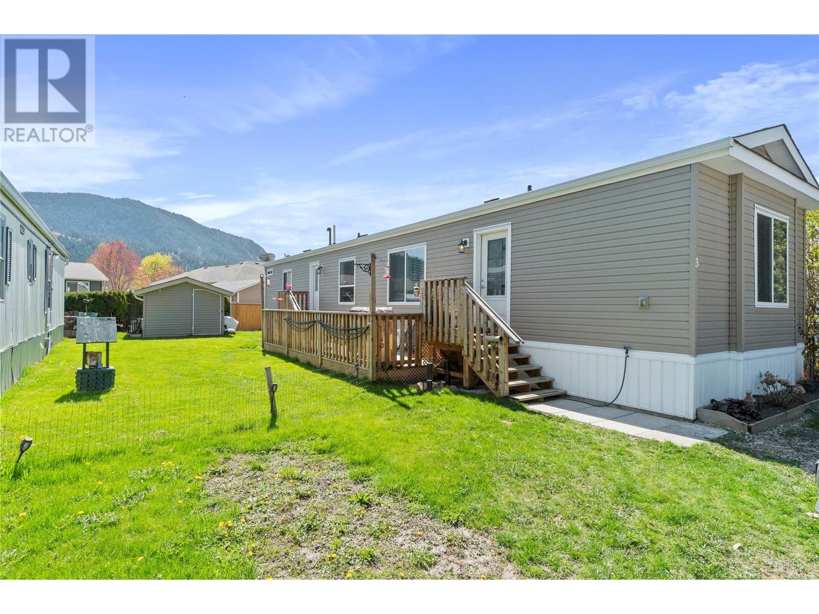 For sale: 504 Pine Street Unit# 3, Chase, British Columbia V0E1M0 ...