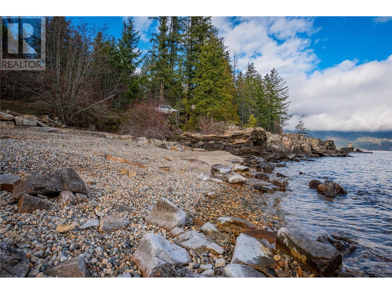 For sale: 397 Park Avenue, Procter, British Columbia V1L0B6 - 10326820 ...