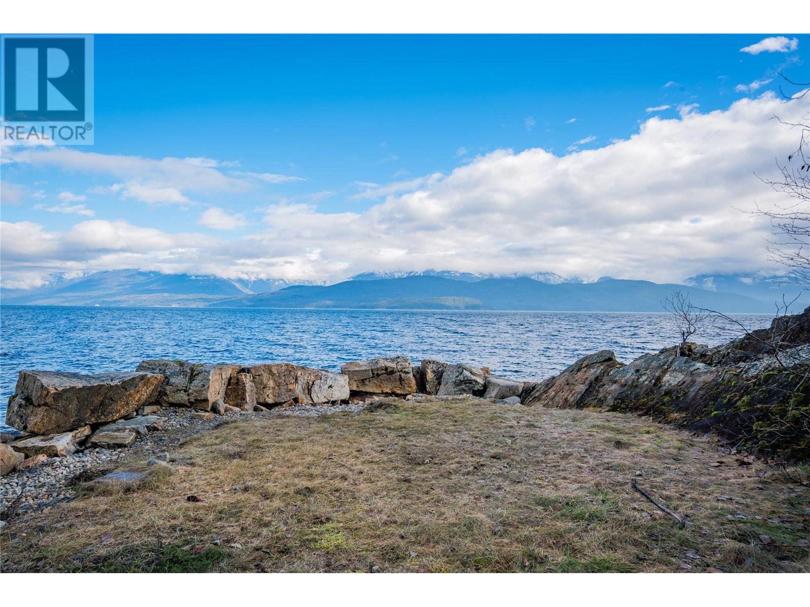 For sale: 397 Park Avenue, Procter, British Columbia V1L0B6 - 10326820 ...