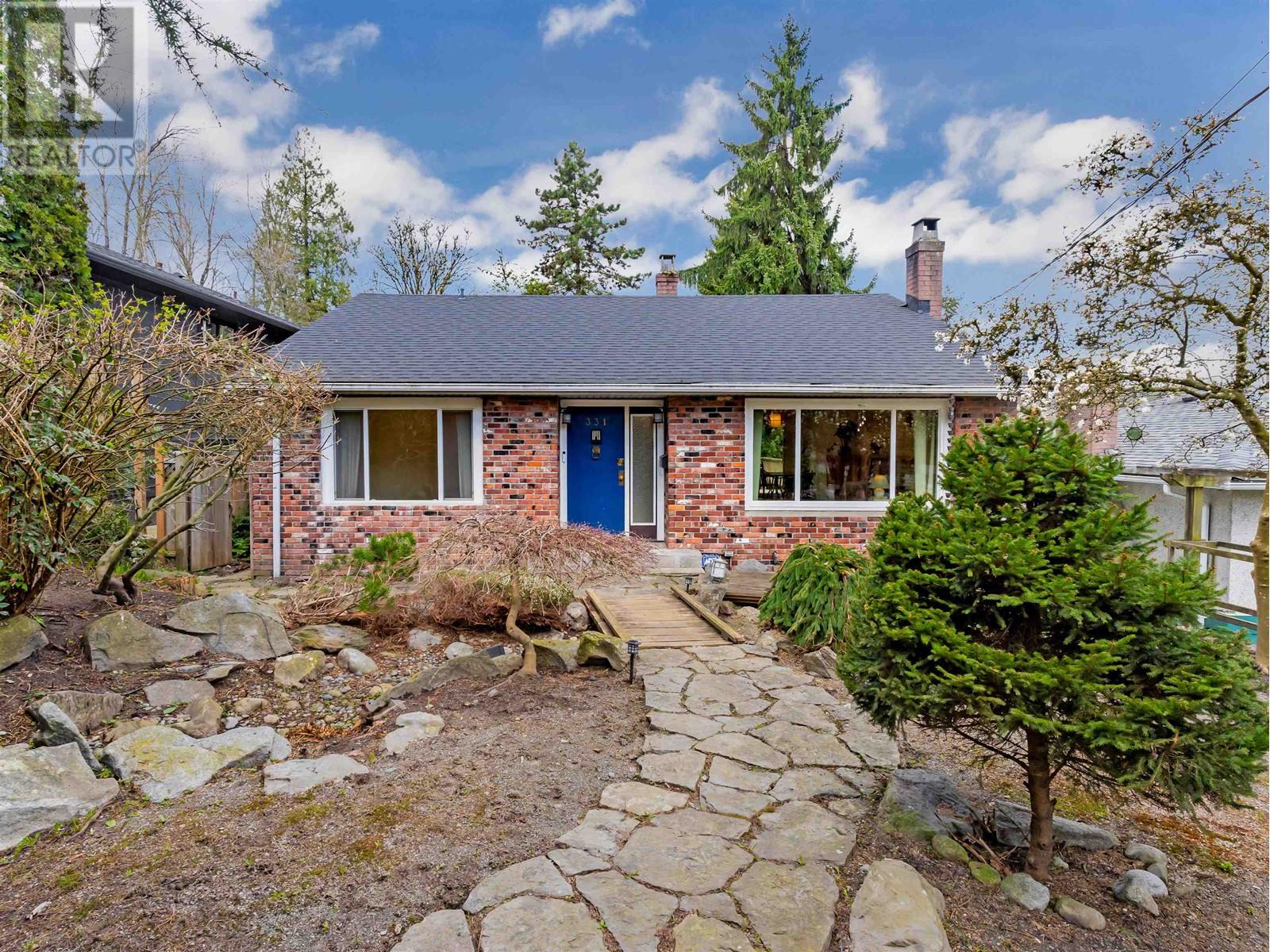 For sale: 331 HOLMES STREET, New Westminster, British Columbia V3L4X7 ...