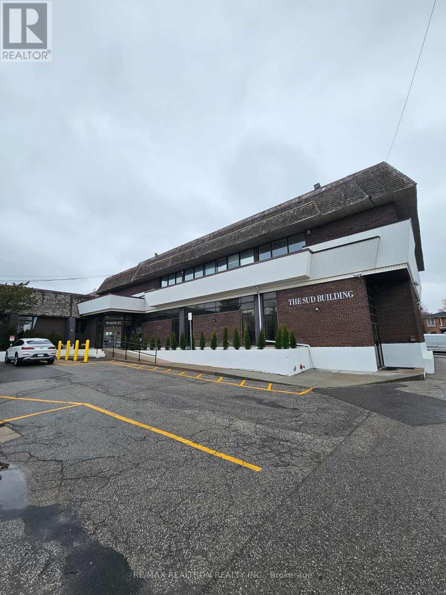 For lease: 15 HOVE STREET, Toronto (Bathurst Manor), Ontario M3H4Y8 ...