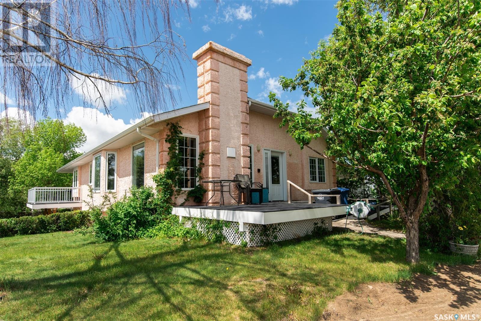 For sale: 415 5th STREET E, Wynyard, Saskatchewan S0A4T0 - SK008362 ...