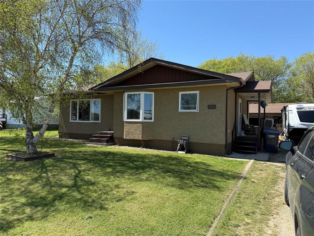 For sale: 240 Mckenzie Street S, Shoal Lake, Manitoba R0J1Z0 ...