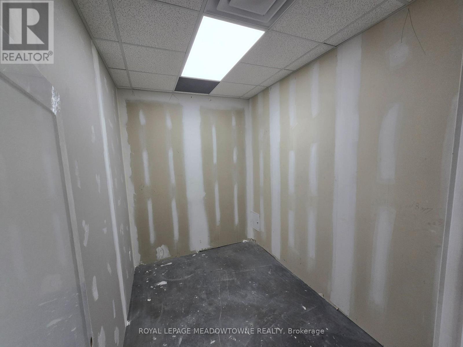 For rent: 11 - 2578 BRISTOL CIRCLE, Oakville (WP Winston Park), Ontario ...