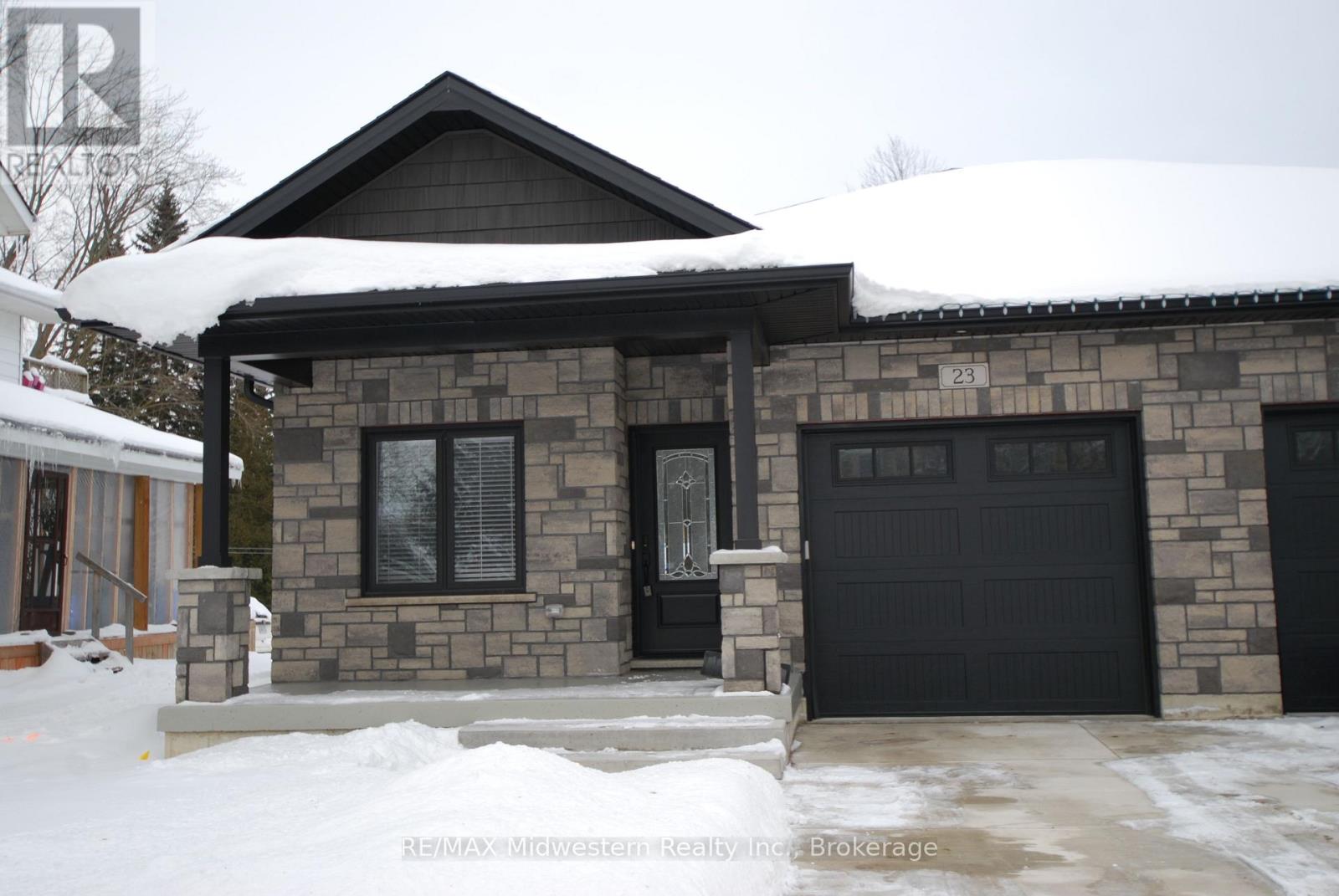 For sale: 23 WILLIAM STREET S, Minto, Ontario N0G1M0 - X12200008 ...