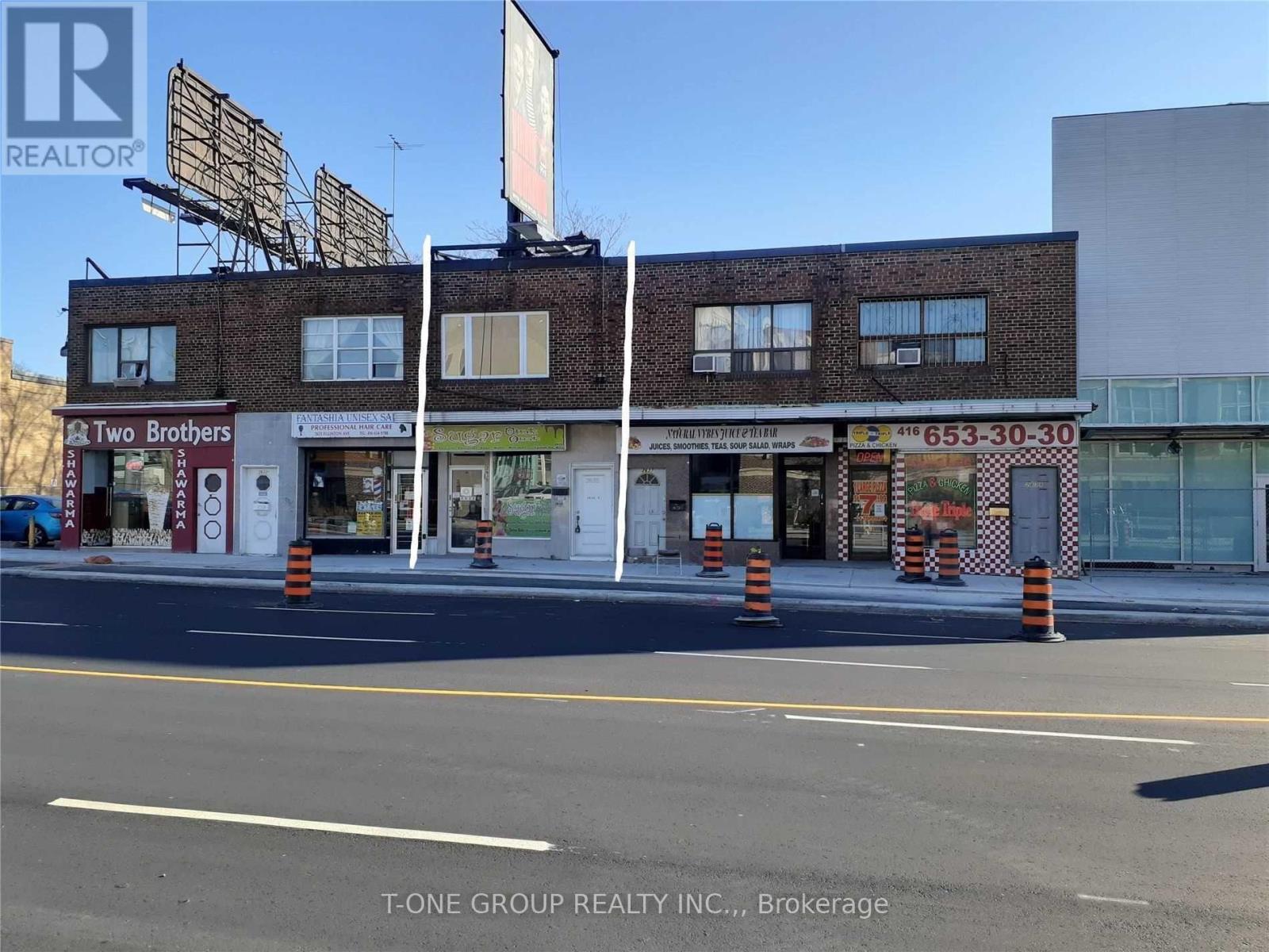 For sale: 2635 EGLINTON AVENUE W, Toronto (Keelesdale-Eglinton West ...