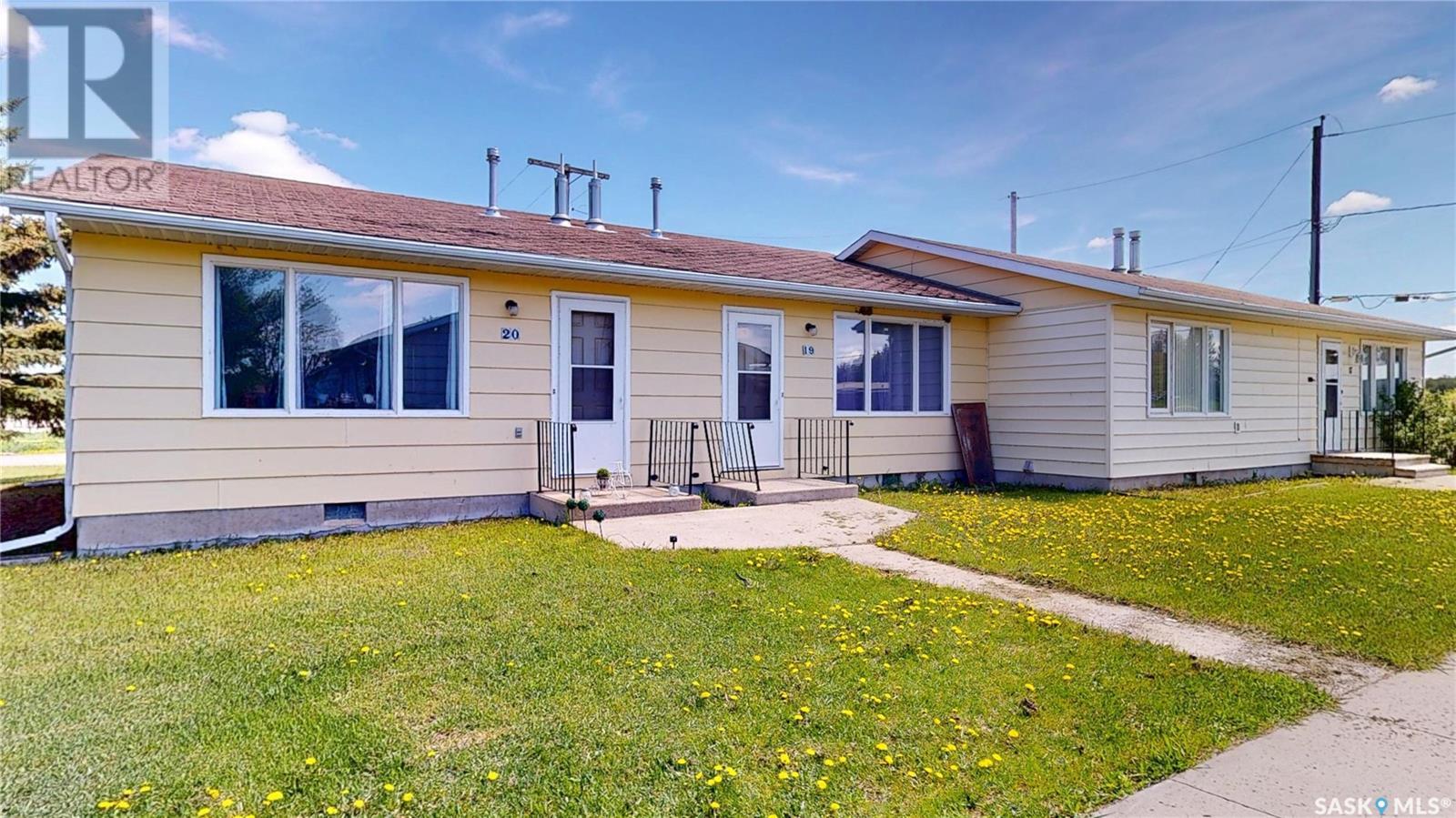 For sale: TRIPLEX 600 Railway AVENUE, Wawota, Saskatchewan S0G5A0 ...