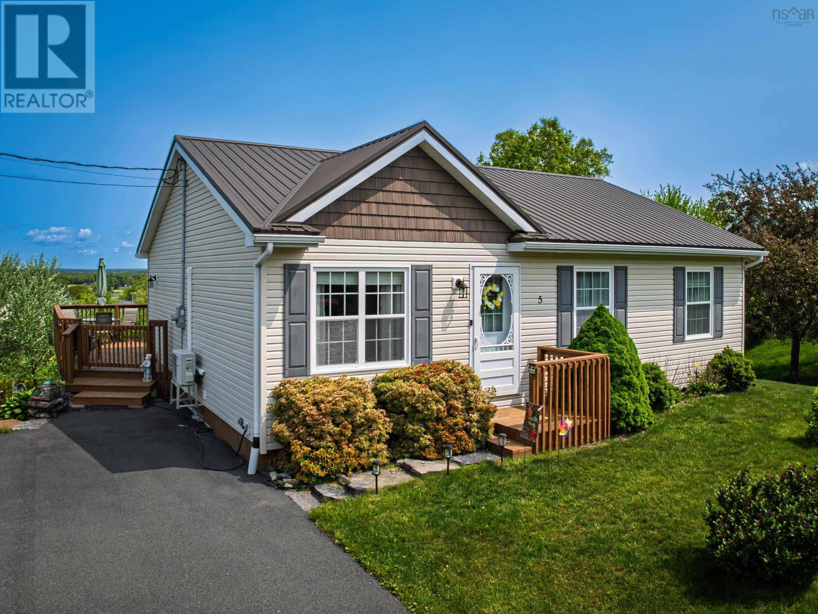 5 Hillcrest Drive, Stewiacke, Nova Scotia B0N2J0 | REALTOR.ca