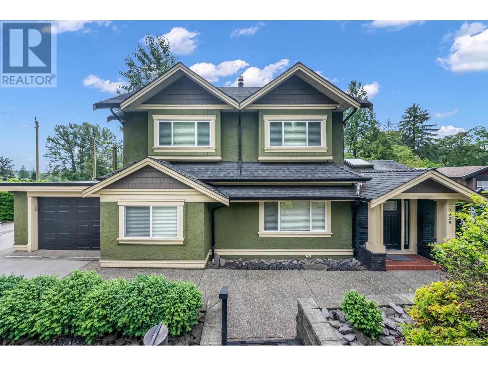 For sale: 1239 SHAVINGTON STREET, North Vancouver, British Columbia ...