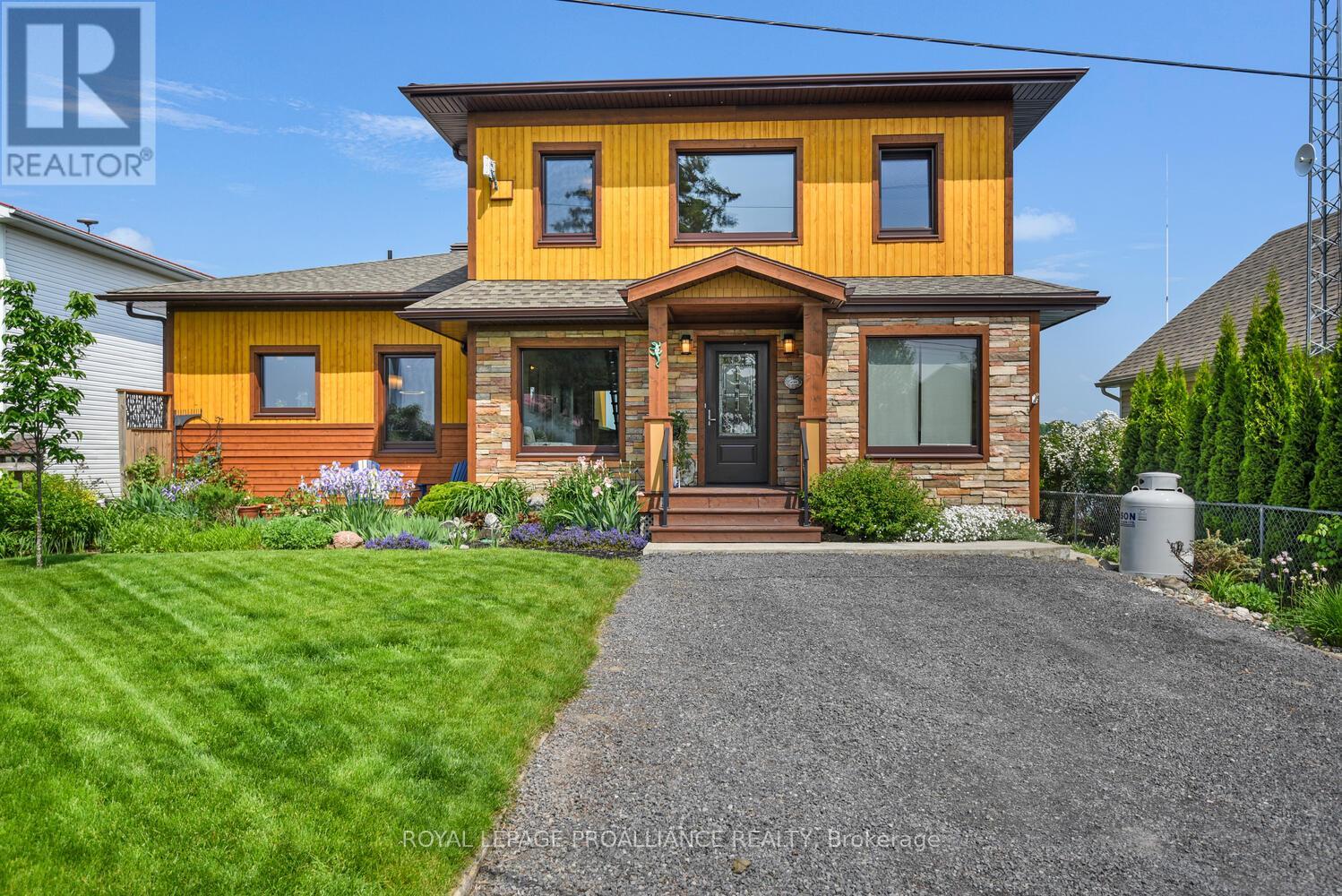 À vendre : 34 TUTTLE POINT W, Edwardsburgh/Cardinal, Ontario K0E1T1 - X12208503 | REALTOR.ca