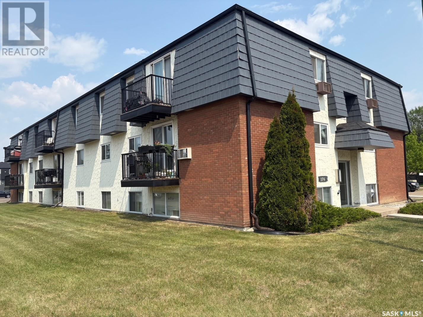 For sale: 10 176 Acadia COURT, Saskatoon, Saskatchewan S7H4C4 ...