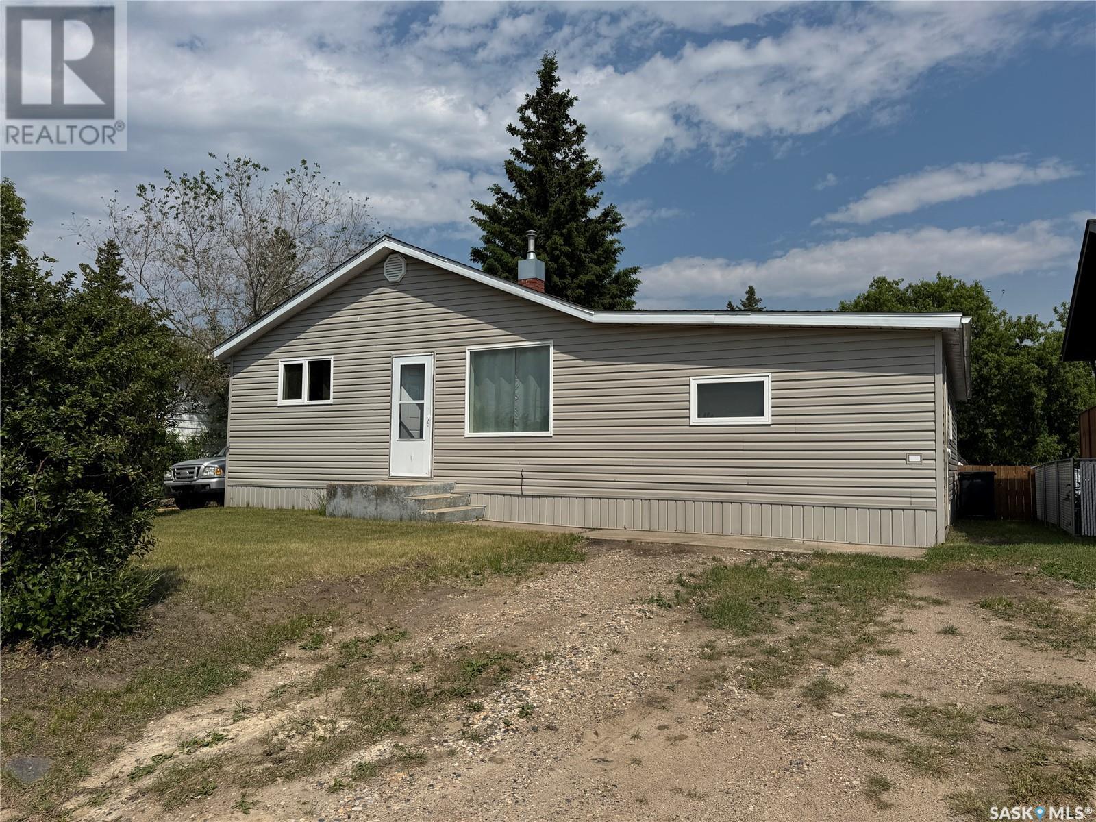 For sale: 410 6th STREET E, Wynyard, Saskatchewan S0A4T0 - SK008966 ...