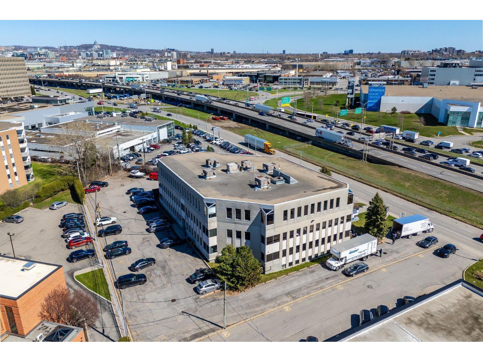 For lease: 5929 Route Transcanadienne, #330, Montréal (Saint-Laurent ...