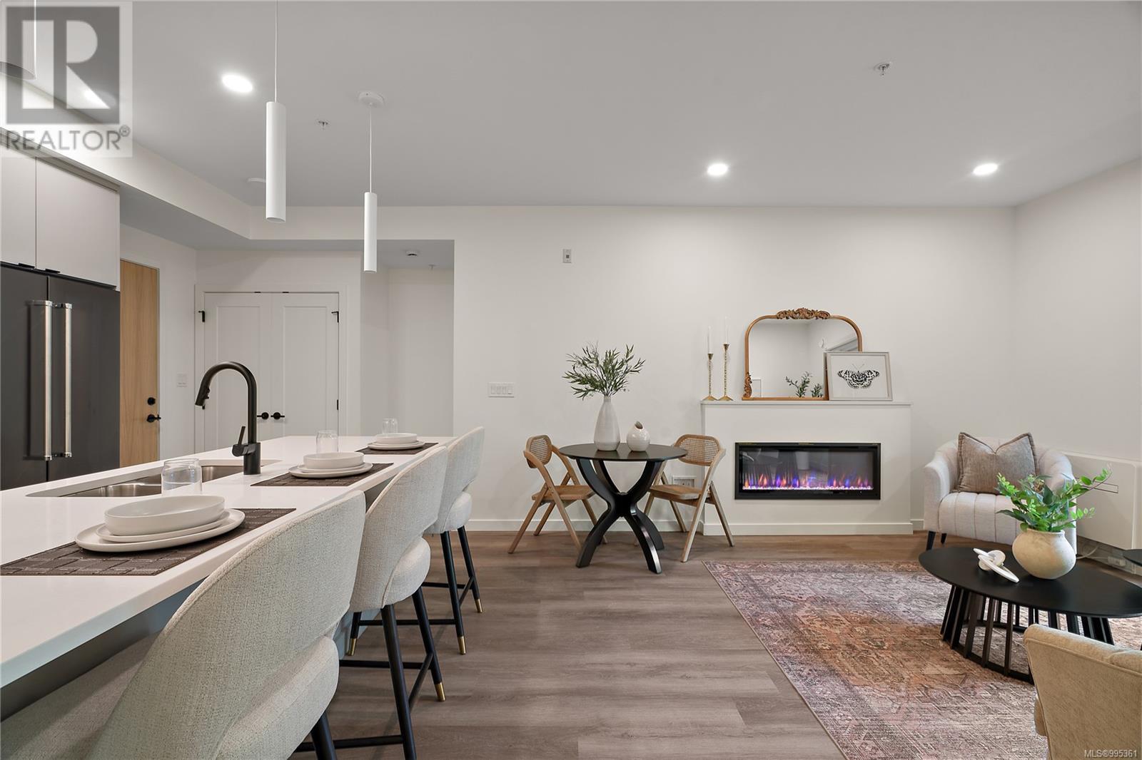 For sale: B304 1102 Esquimalt Rd, Esquimalt, British Columbia V9A6A1 ...