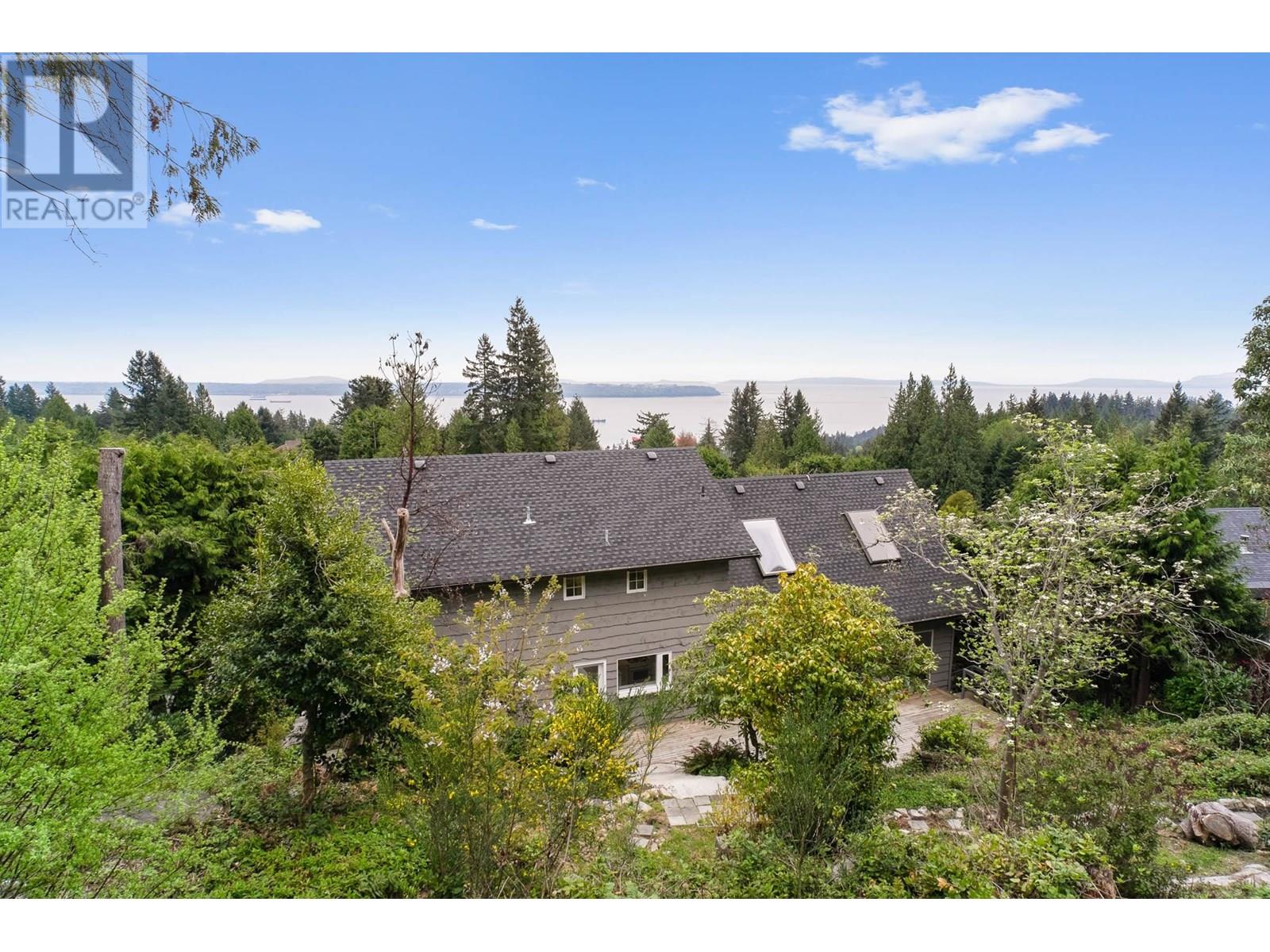 For sale: 4607 WOODGREEN DRIVE, West Vancouver, British Columbia V7S2V4 ...