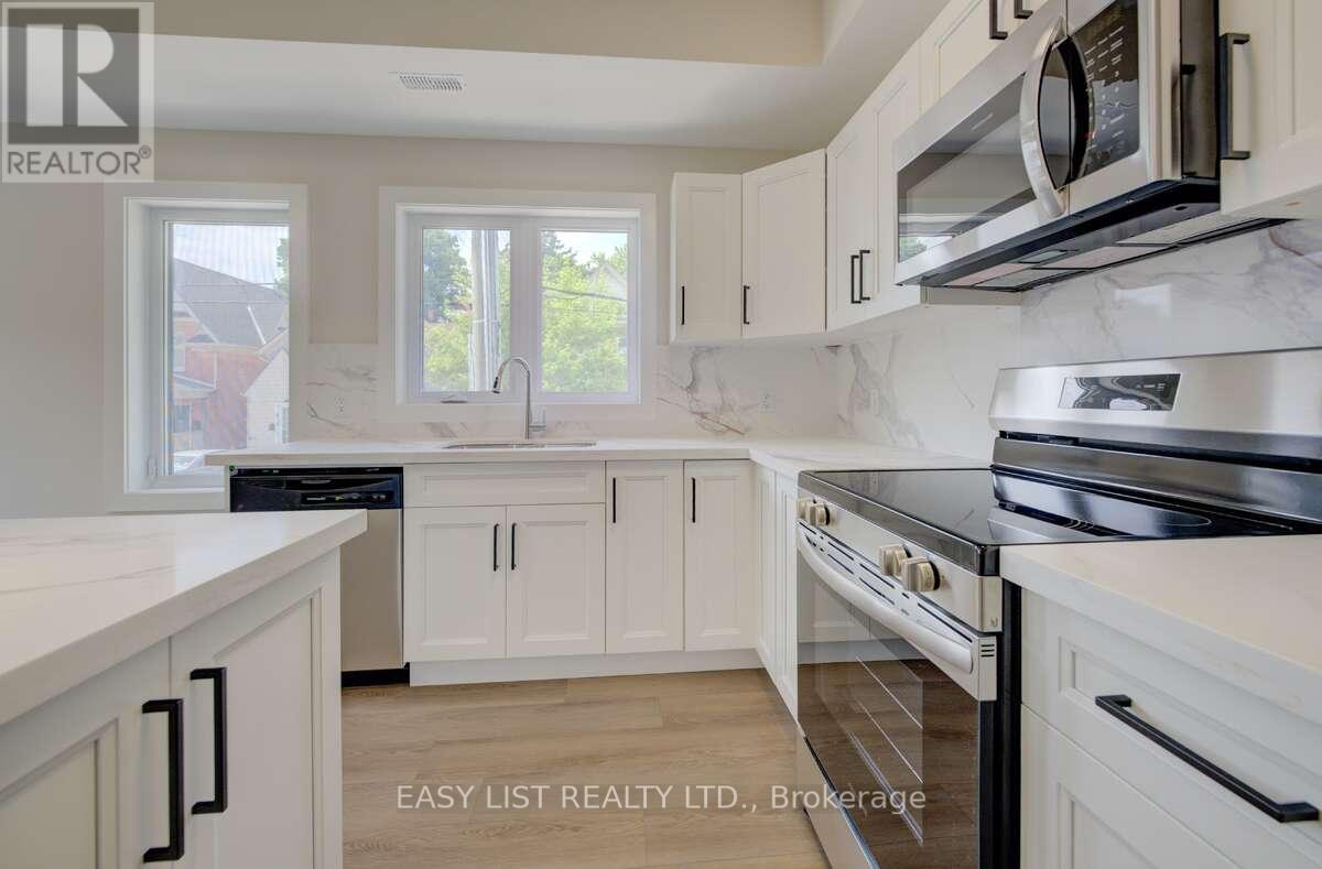 For sale: 4 - 17 PETER STREET, Kitchener, Ontario N2G3J5 - X12220613 ...