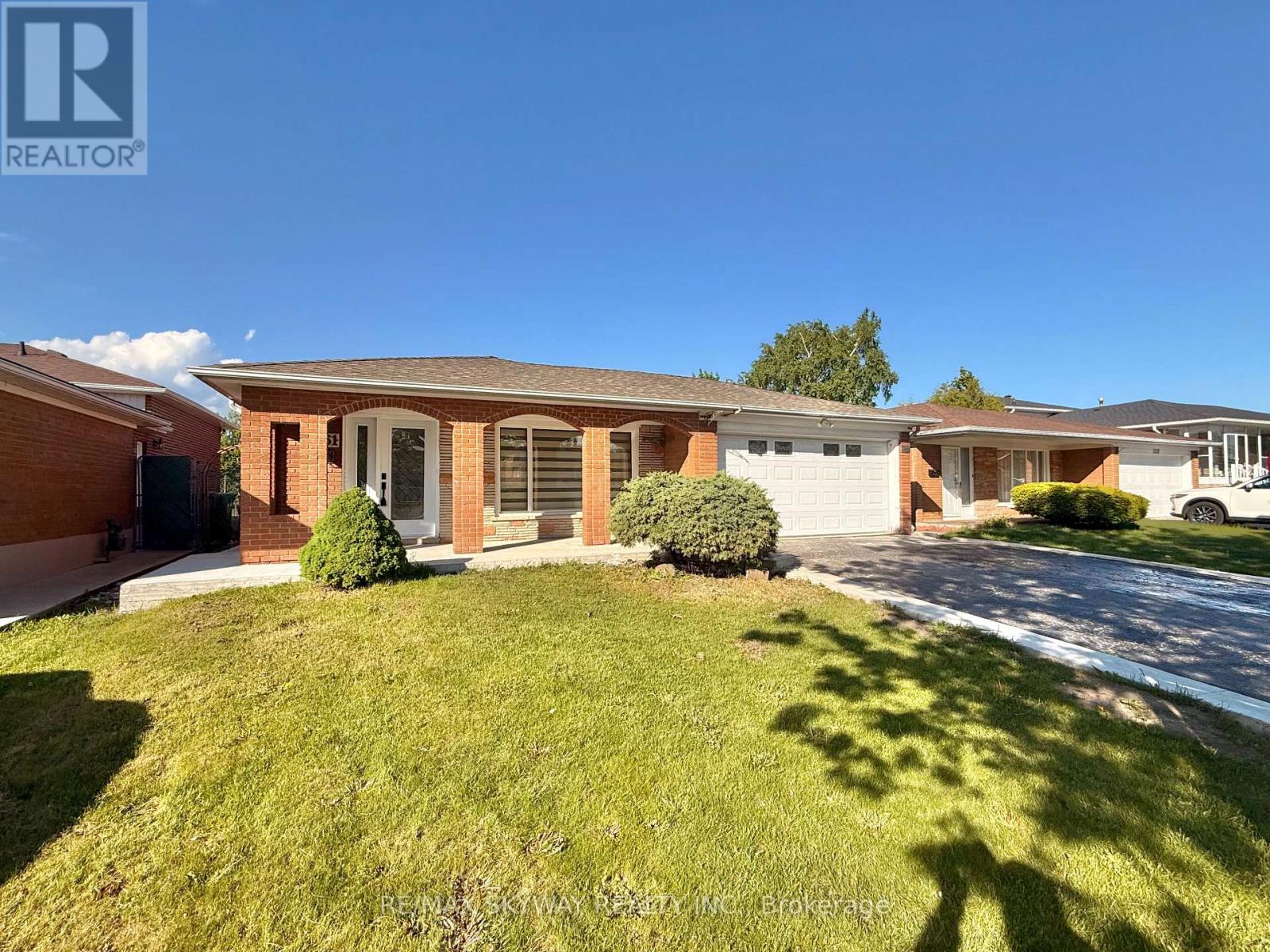 For sale: 7461 NETHERWOOD ROAD, Mississauga (Malton), Ontario L4T2N7 ...