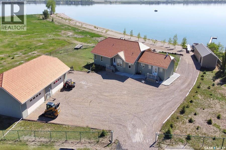 For sale: 400 Lakeshore DRIVE, Wee Too Beach, Saskatchewan S0G1C0 ...