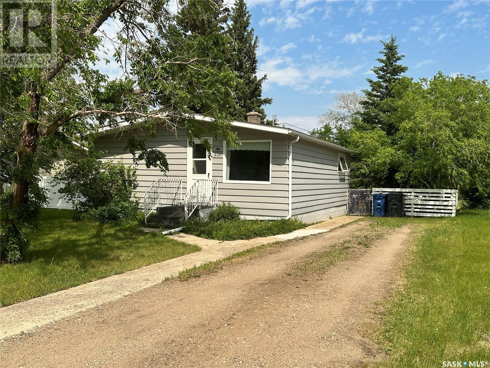 For sale: 510 7th STREET E, Wynyard, Saskatchewan S0A4T0 - SK008933 ...
