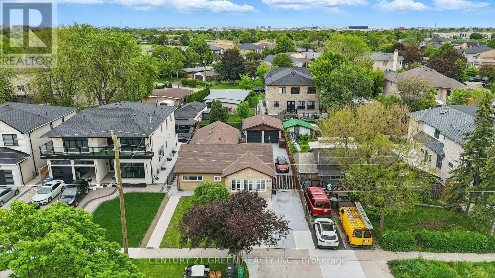 For sale: 7649 REDSTONE ROAD, Mississauga (Malton), Ontario L4T2B7 ...