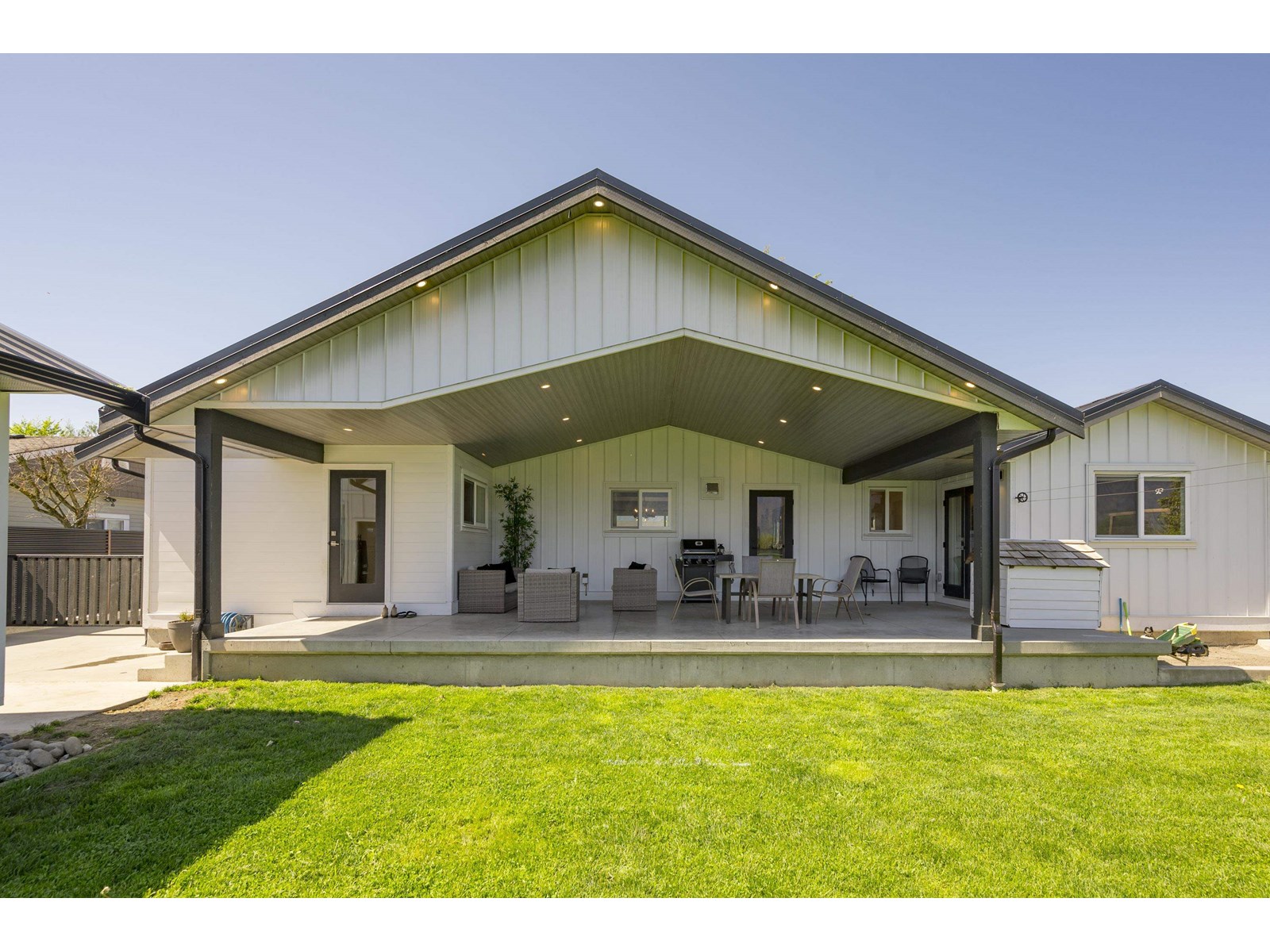 For sale: 1716 AGASSIZ AVENUE, Agassiz, Agassiz, British Columbia V0M1A3 - R2998181 | REALTOR.ca