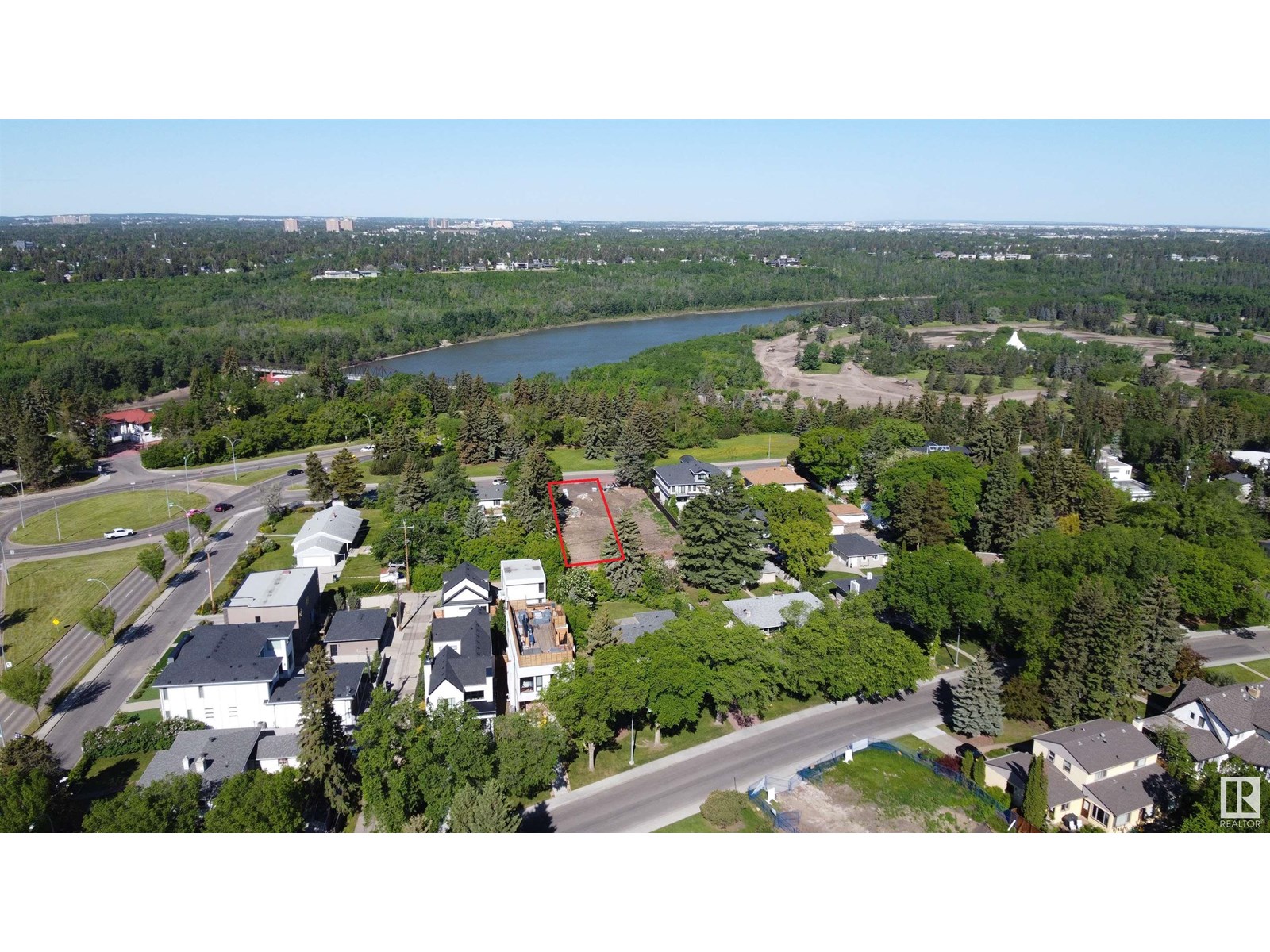 For sale: 8715 SASKATCHEWAN DR NW, Edmonton, Alberta T6G2A9 - E4443134 ...