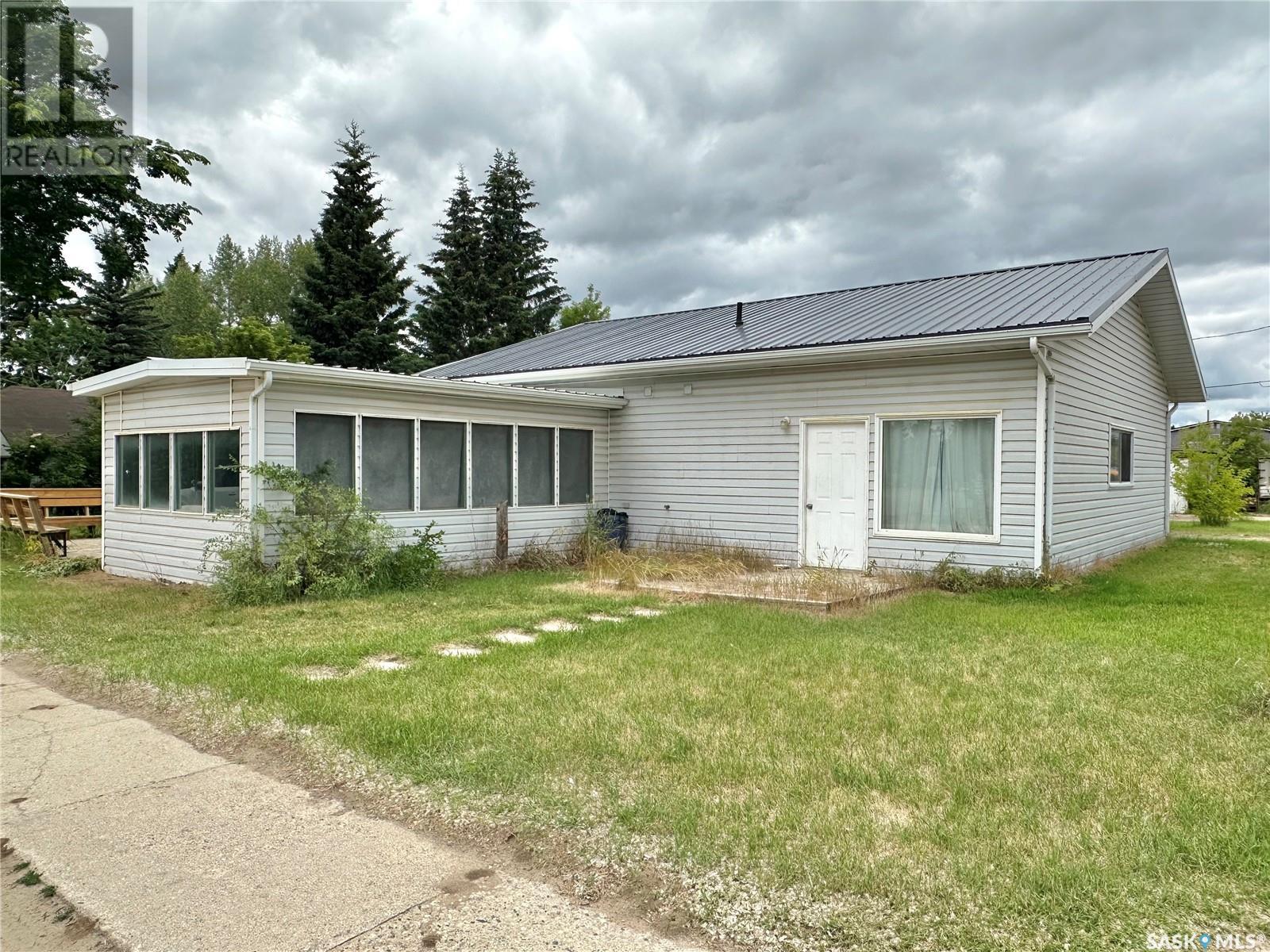 For sale: 105 Carl Erickson Avenue W, Shell Lake, Saskatchewan S0J2G0 ...