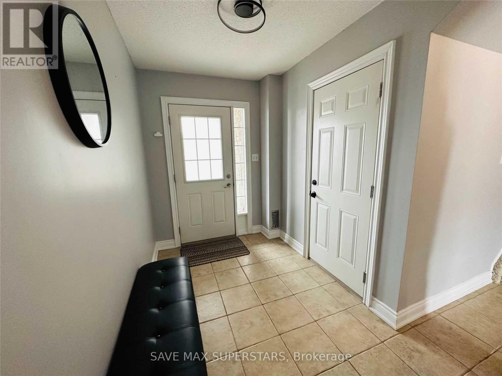 For rent: 5 - 49 FERNDALE DRIVE S, Barrie (Ardagh), Ontario L4N5W9 - S12242169 | REALTOR.ca