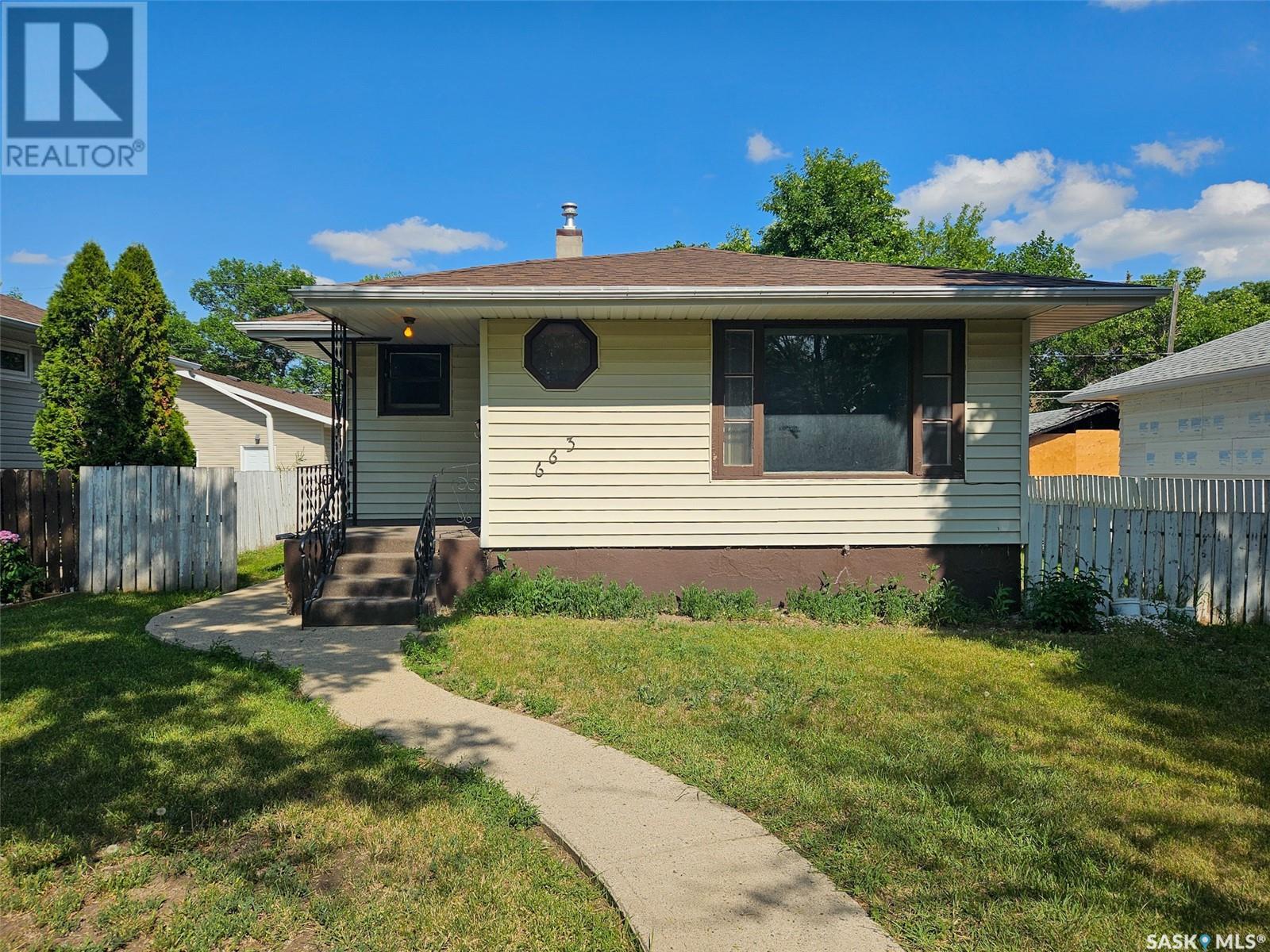 For sale: 663 4th AVENUE NW, Swift Current, Saskatchewan S9H3W4 ...