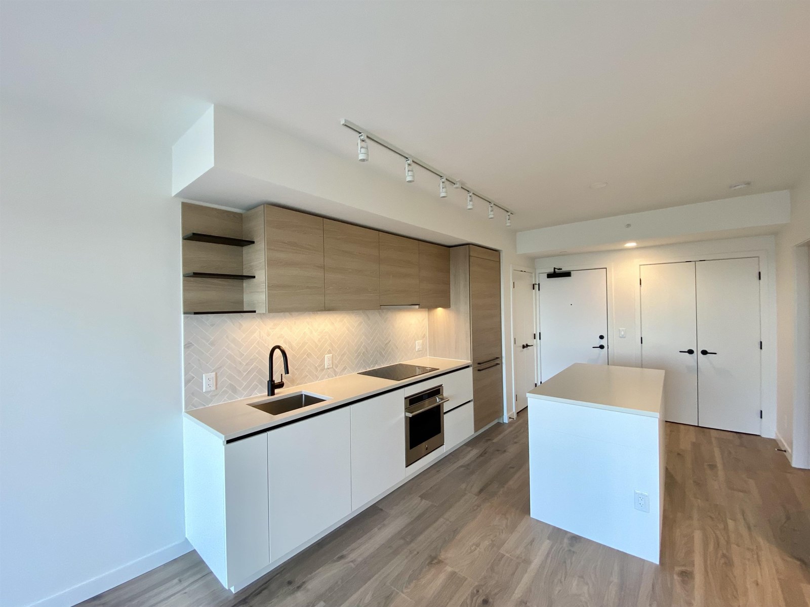 For sale: 1801 13428 105 AVENUE, Surrey, British Columbia V3T0S6 ...