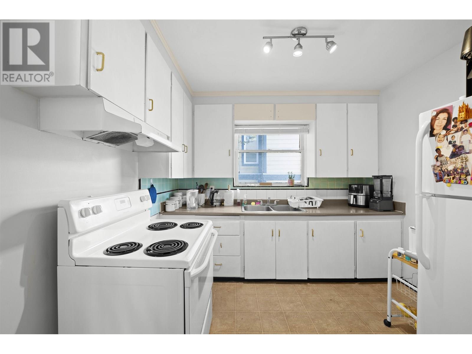 For sale: 8594 FREMLIN STREET, Vancouver, British Columbia V6P3X2 ...