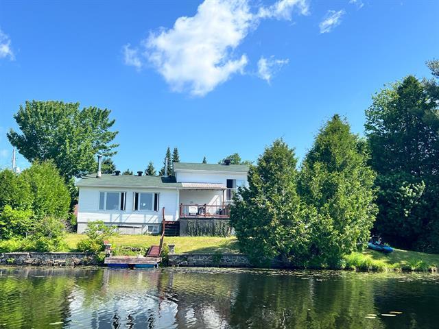 For sale: 185 Rue Riviera, Saint-Calixte, Quebec J0K1Z0 - 23862643 ...