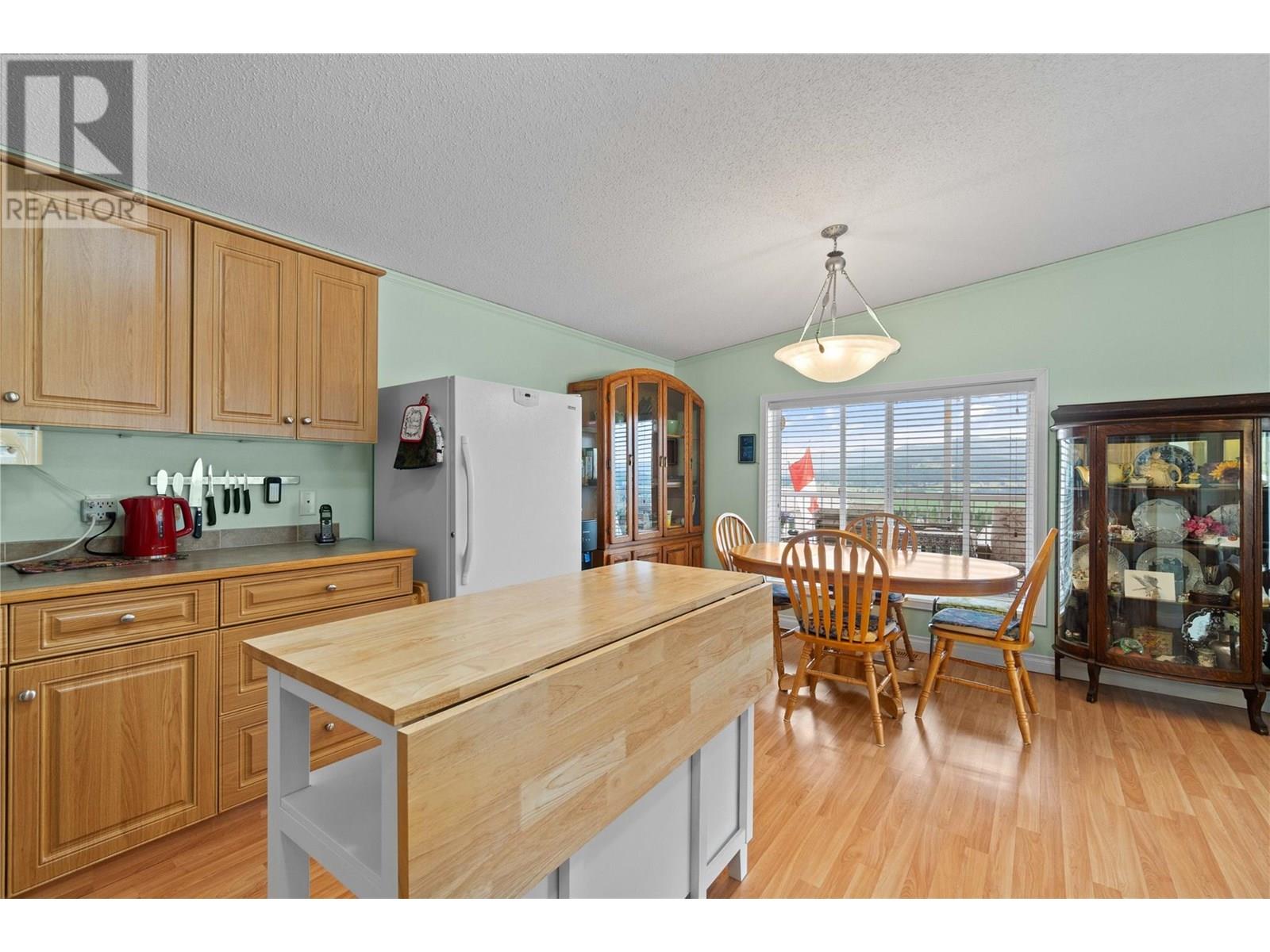 For sale: 1885 Tappen Notch Hill Road Unit# 48, Tappen, British ...