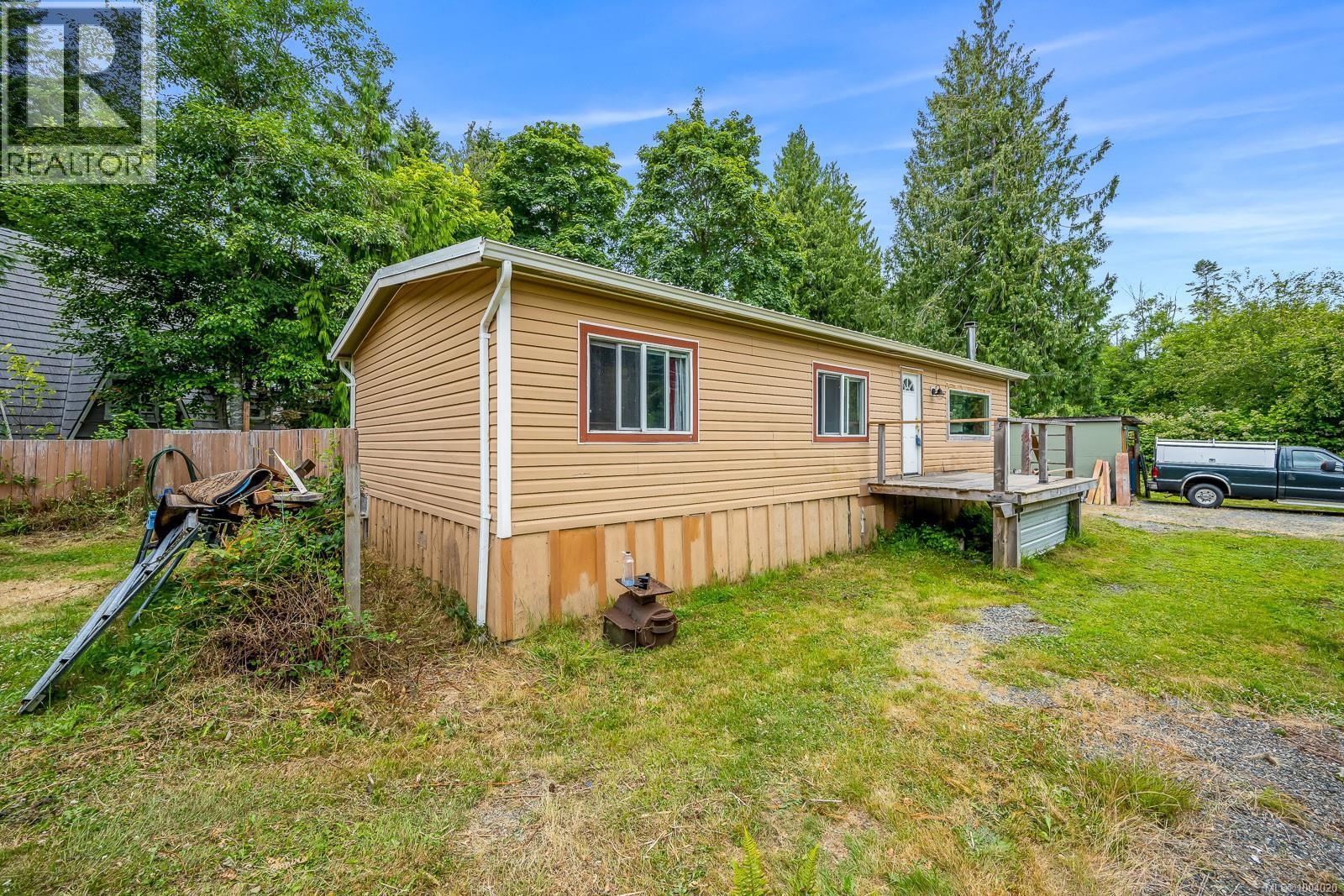 For sale: 7865 Ships Point Rd, Fanny Bay, British Columbia V0R1W0 ...