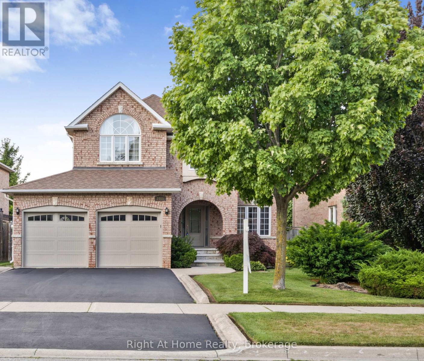 For sale: 2405 EDEN VALLEY DRIVE, Oakville (RO River Oaks), Ontario ...