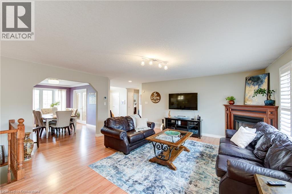 For sale: 7 BURNSIDE Drive, Ayr, Ontario N0B1E0 - 40747381 | REALTOR.ca