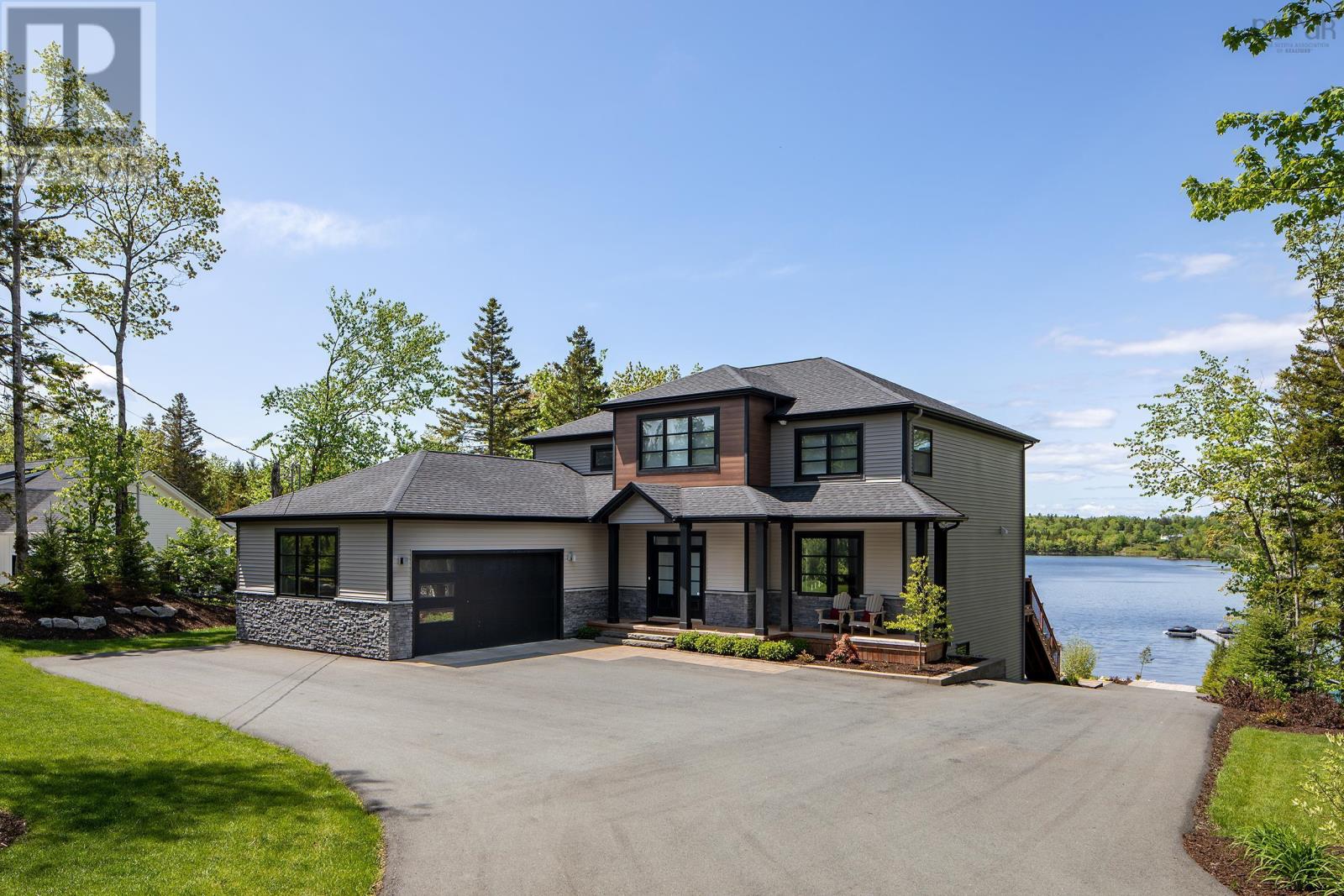 For sale: 692 McCabe Lake Drive, Middle Sackville, Nova Scotia B4E0N6 - 202513918 | REALTOR.ca