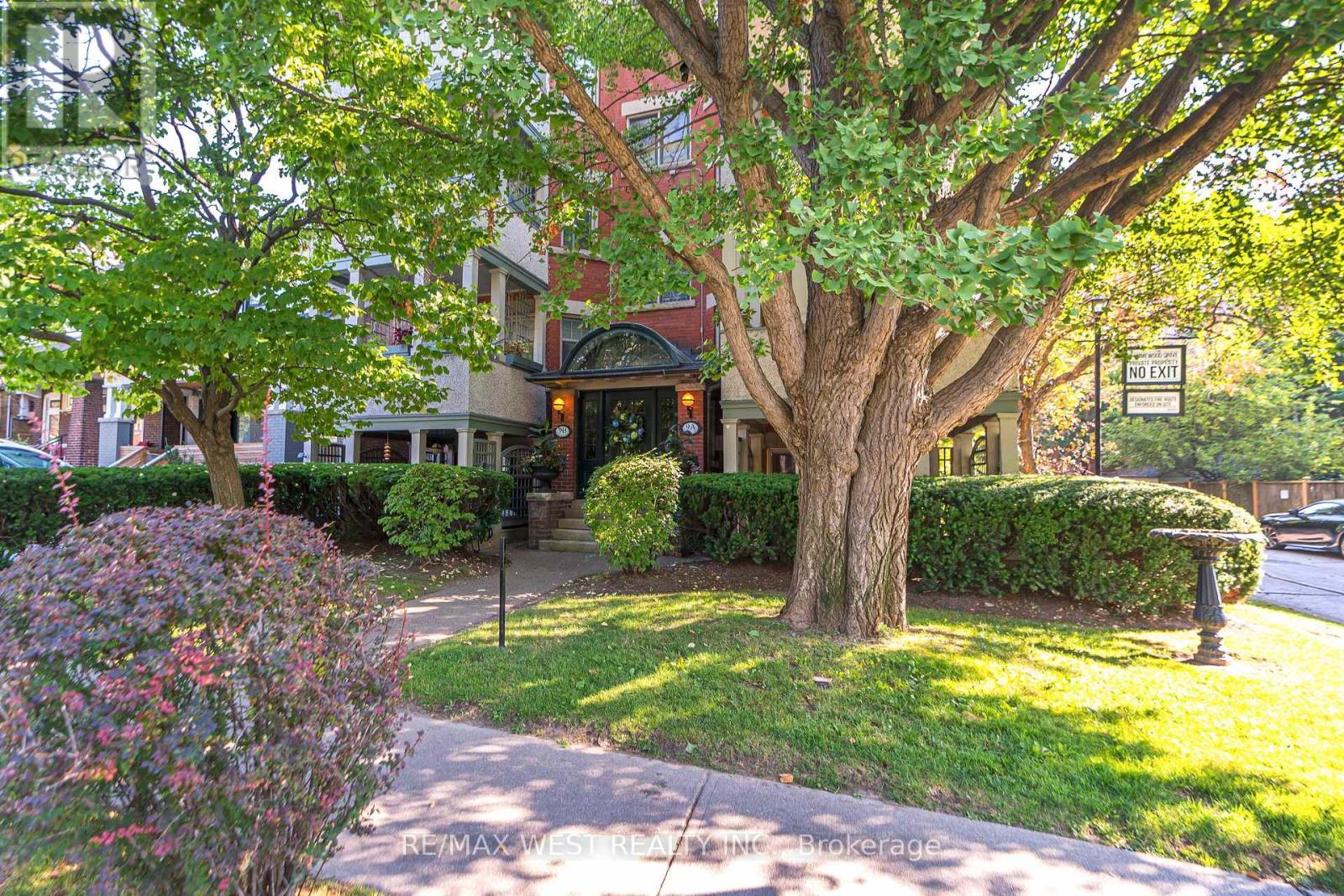 For sale: 9B HUMEWOOD DRIVE, Toronto (Humewood-Cedarvale), Ontario ...