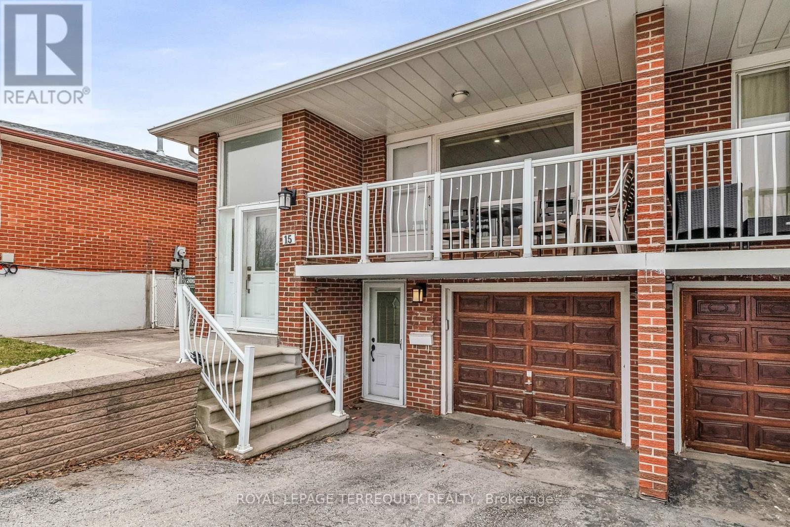 For sale: 15 MADONNA GARDENS, Toronto (Humber Summit), Ontario M9L2T5 ...