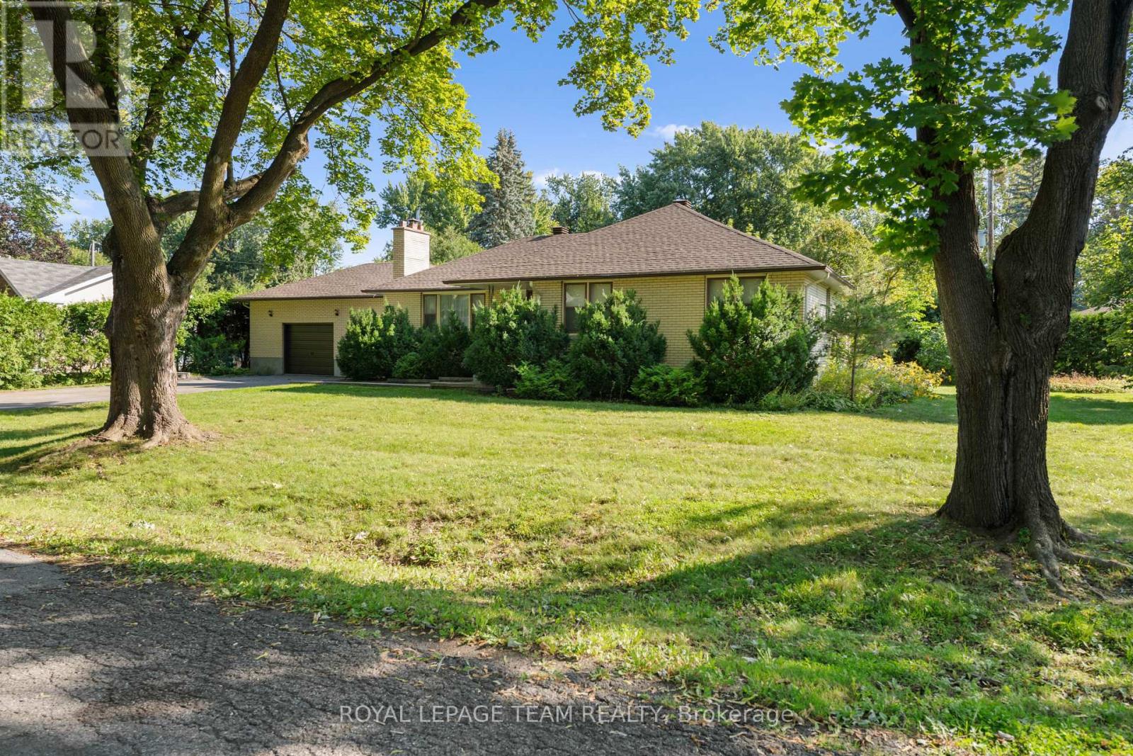 For sale: 873 DUNLEVIE AVENUE, Ottawa, Ontario K2A2Z3 - X12267331 ...