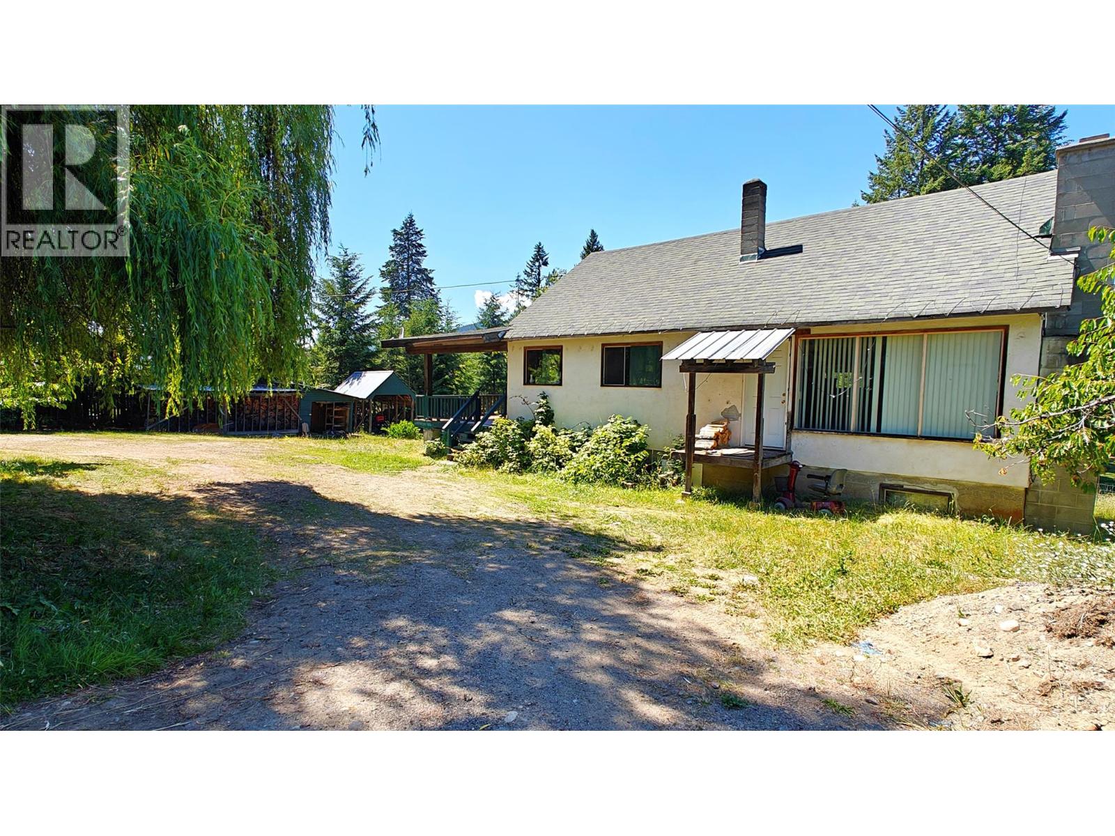 For sale: 2029 Debruyn Road, Fruitvale, British Columbia V0G1L1 ...