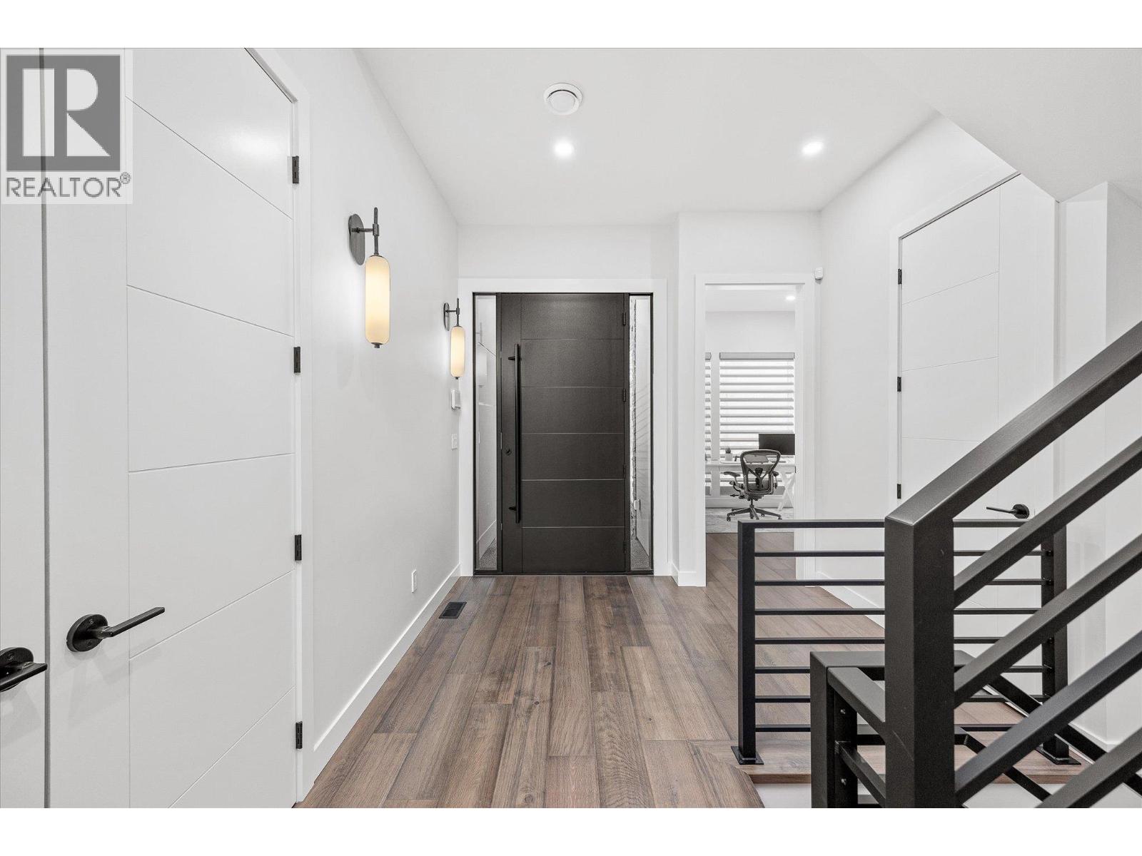 For sale: 10058 Beacon Hill Drive, Lake Country, British Columbia ...