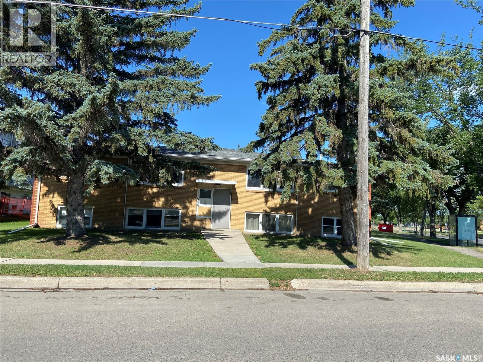 For sale: 1106 McIntosh STREET, Regina, Saskatchewan S4T5B9 - SK011744 | REALTOR.ca
