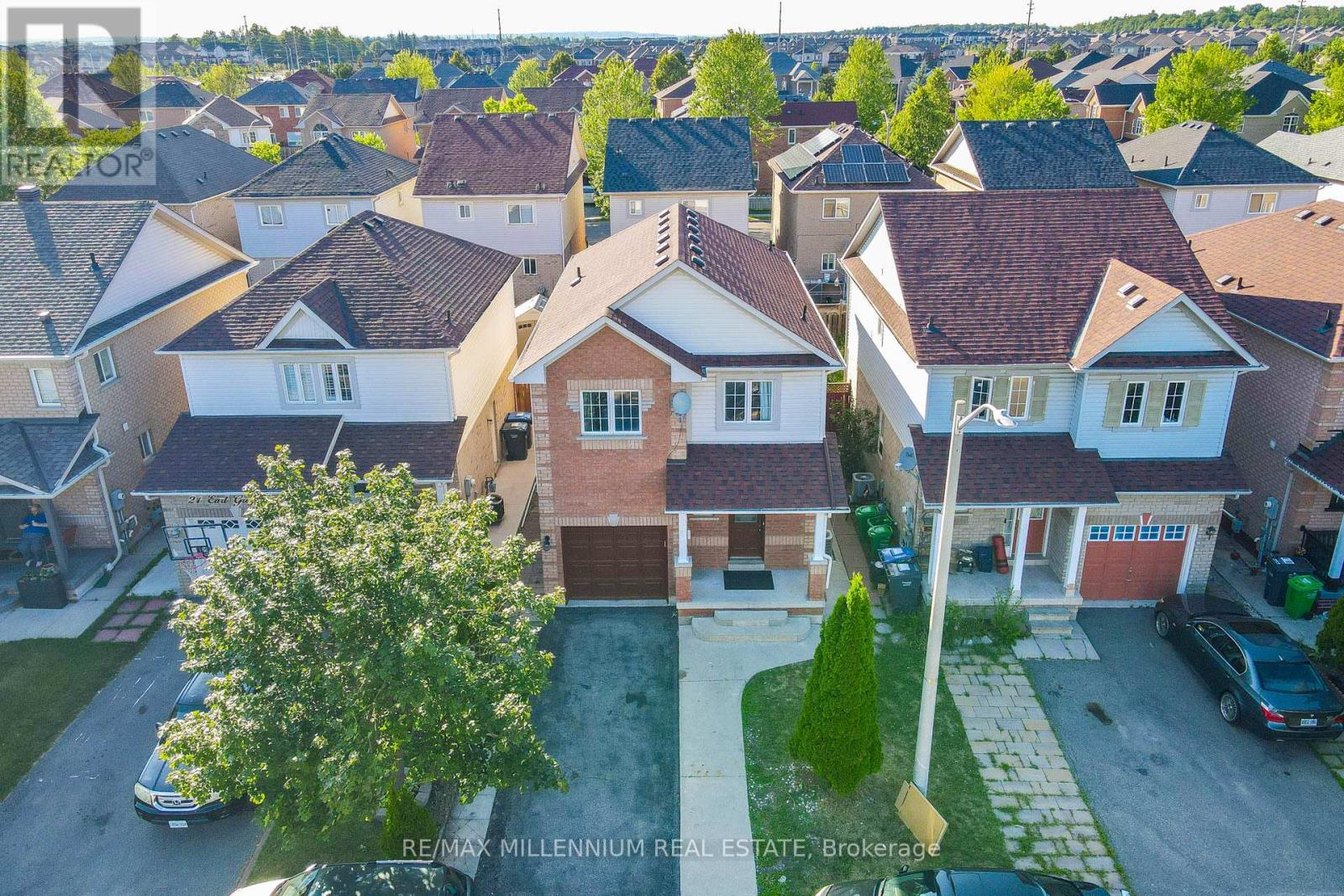 For sale: 19 EARL GREY CRESCENT, Brampton (Fletcher's Meadow), Ontario L7A2L3 - W12268588 ...