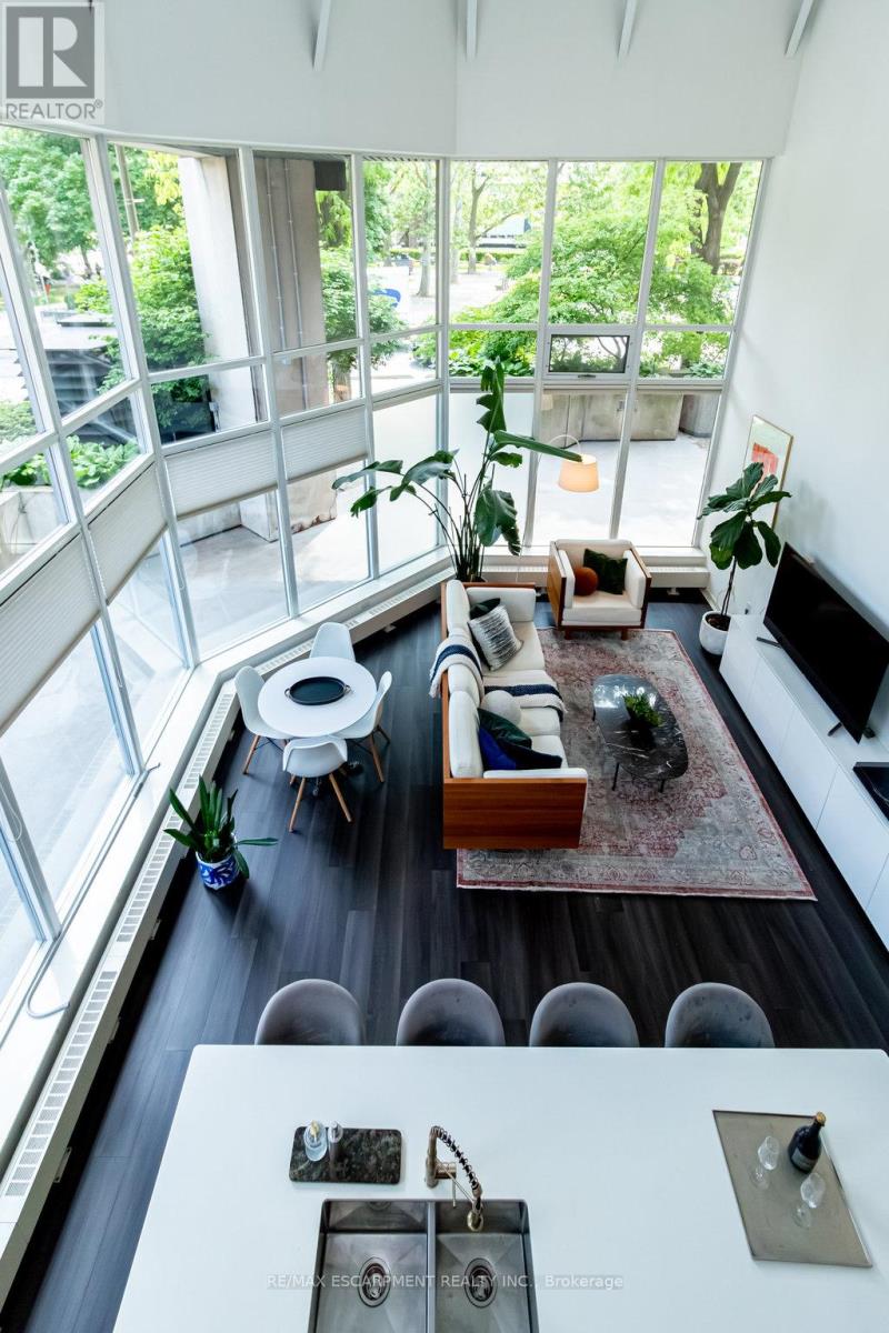 For sale: 102 - 66 BAY STREET S, Hamilton (Durand), Ontario L8P4Z6 ...