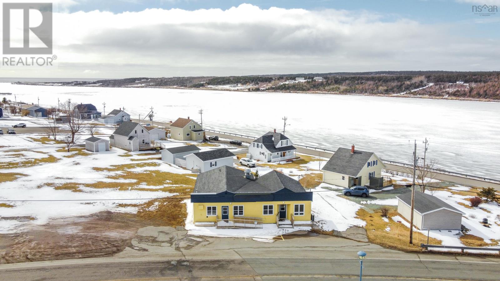 For sale: 14925 Cabot Trail Road, Chéticamp, Nova Scotia B0E1H0 ...