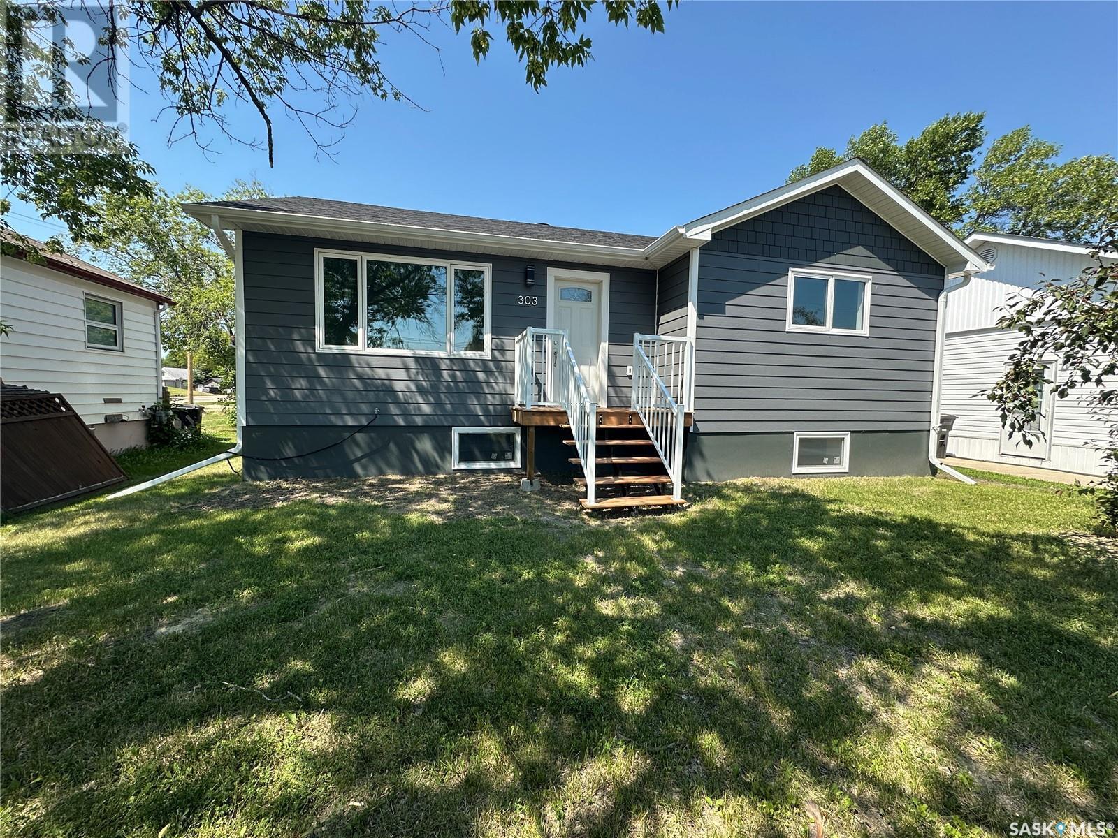 For sale: 303 2nd STREET NE, Watson, Saskatchewan S0K4V0 - SK012158 | REALTOR.ca