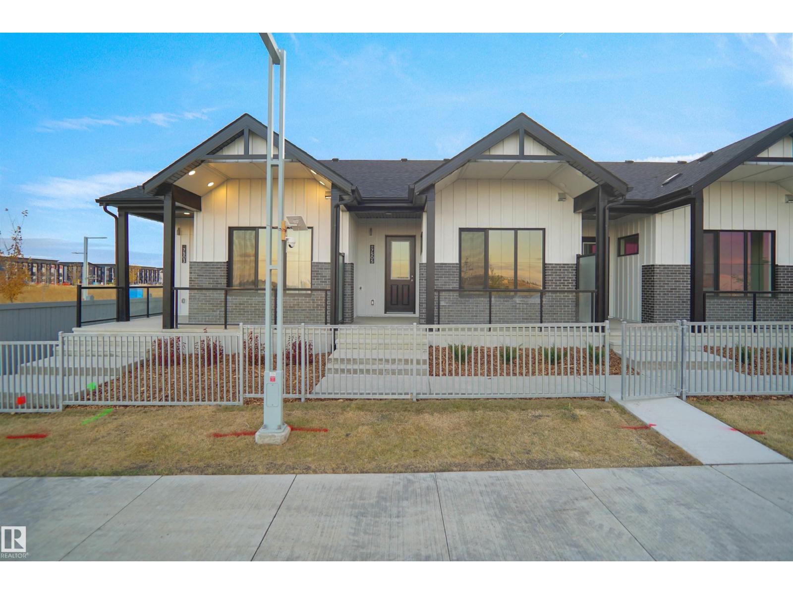 For sale: 7505 OBSERVER LN NW, Edmonton, Alberta T5G2S5 - E4447347 ...