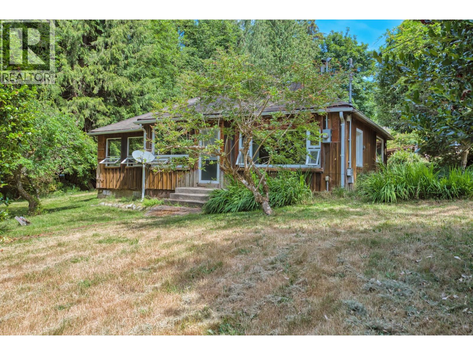 For sale: 8200 REDROOFFS ROAD, Halfmoon Bay, British Columbia V7Z1E2 ...
