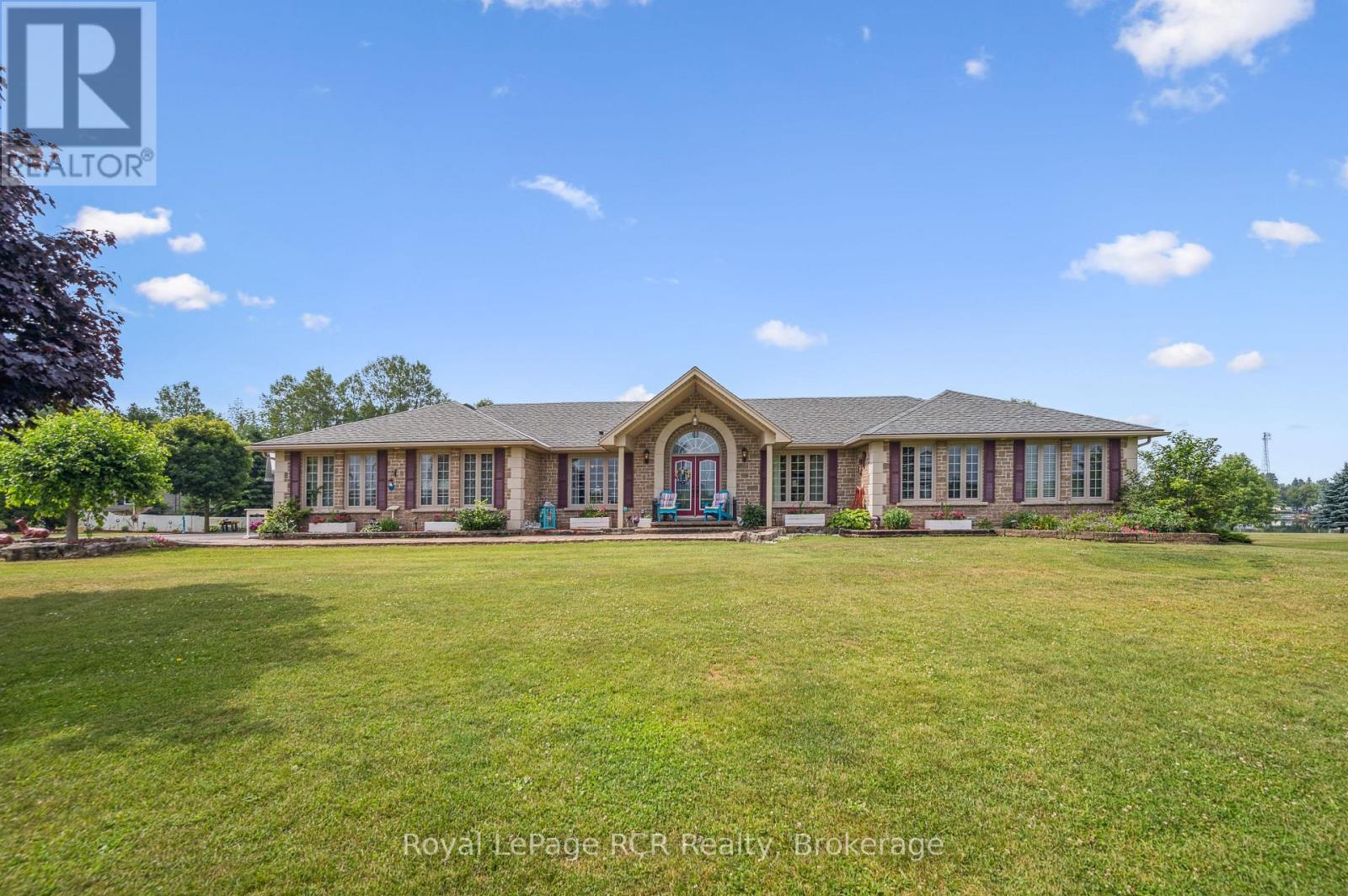 For sale: 2 MURRAY WAY, Minto, Ontario N0G2L0 - X12283059 | REALTOR.ca